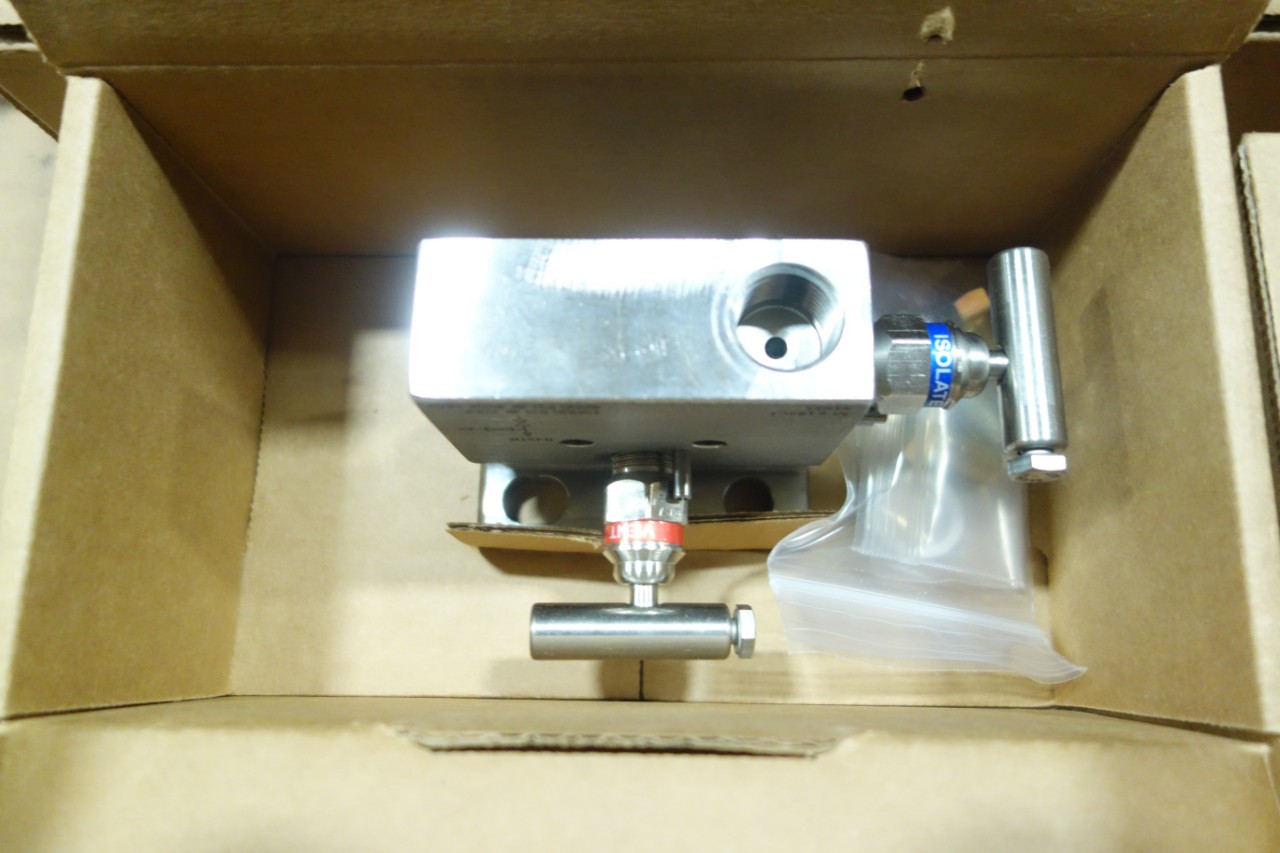 PALLET OF PARKER M-618SCT 2-VALVE BLOCK AND BLEED MANIFOLD ASSEMBLIES