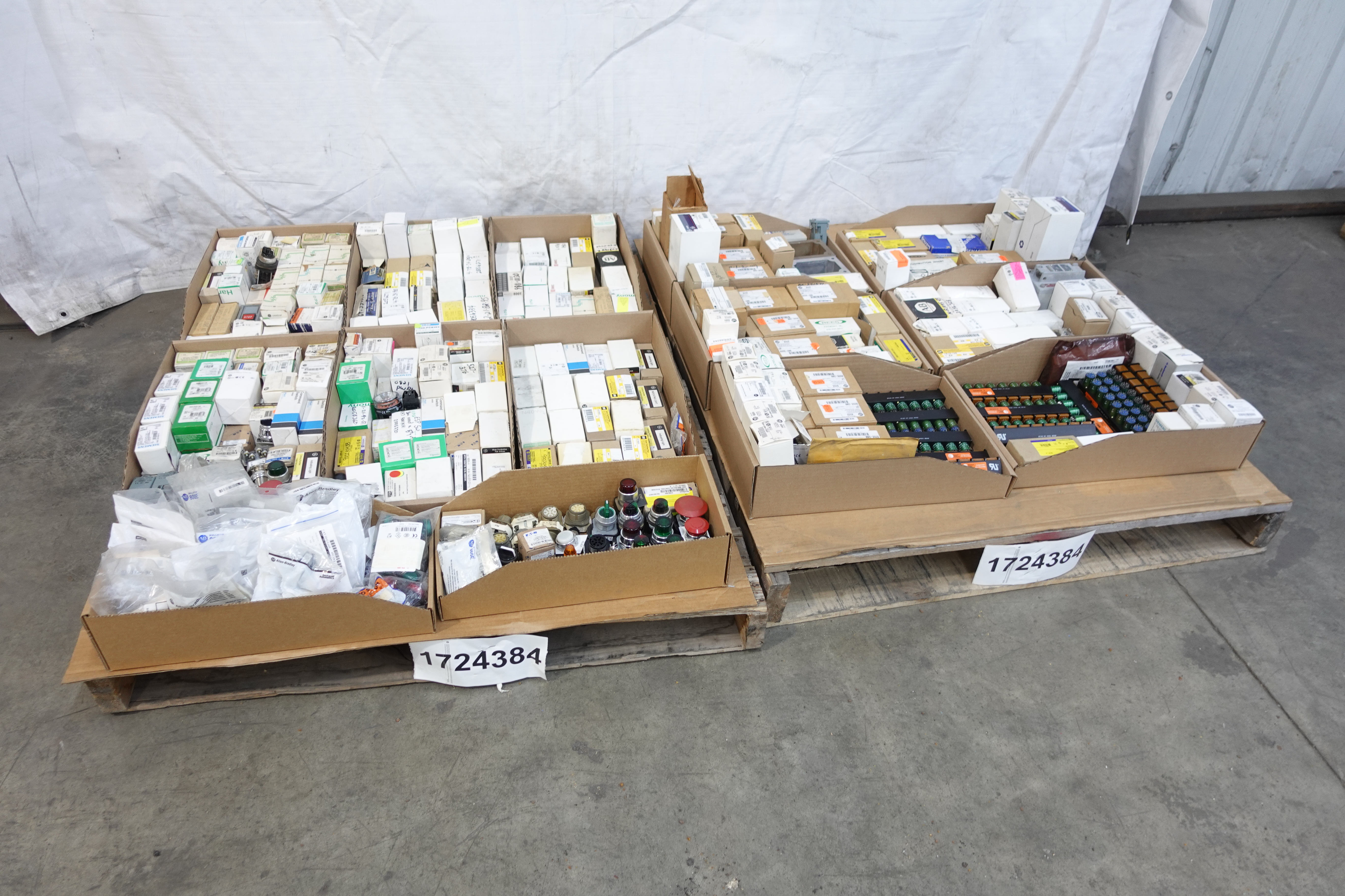 SKU 1724384 - PALLET OF PUSH BUTTONS, PILOT LIGHTS AND SELECTOR ...