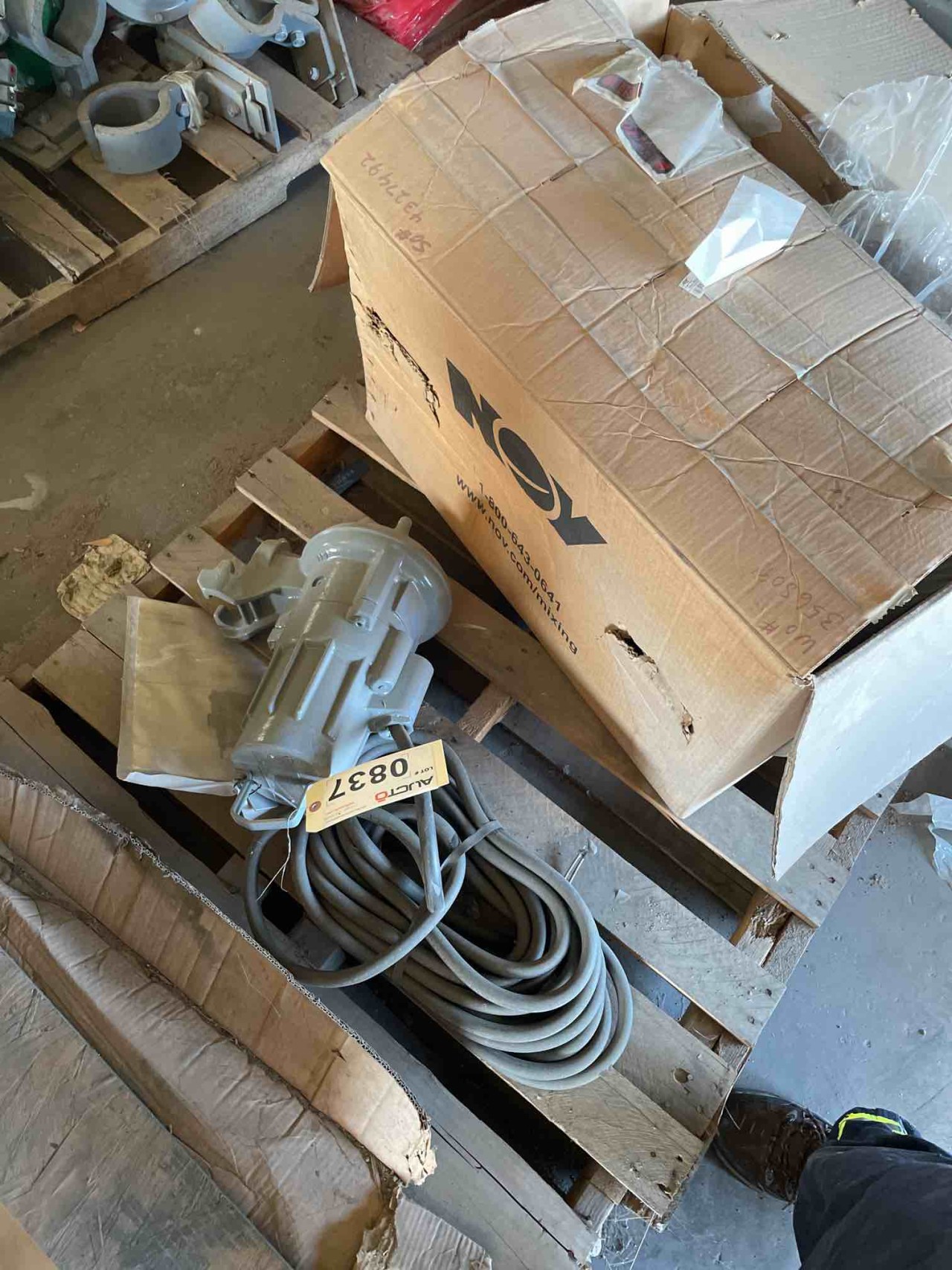 ASSORTED PALLET OF FLYGT PUMP & MOTOR ADAPTER