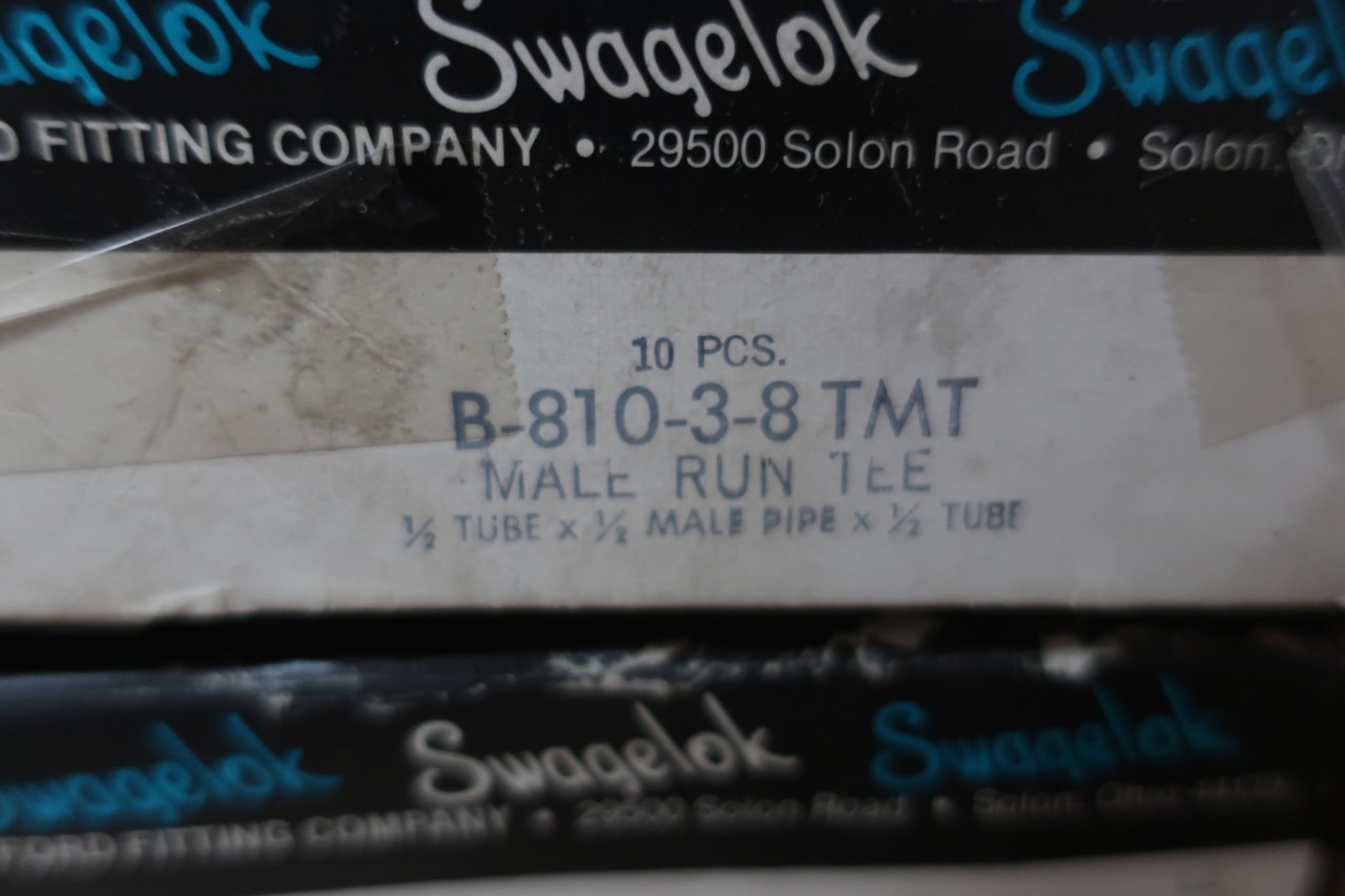 LOT OF ASSORTED SWAGELOK FITTINGS