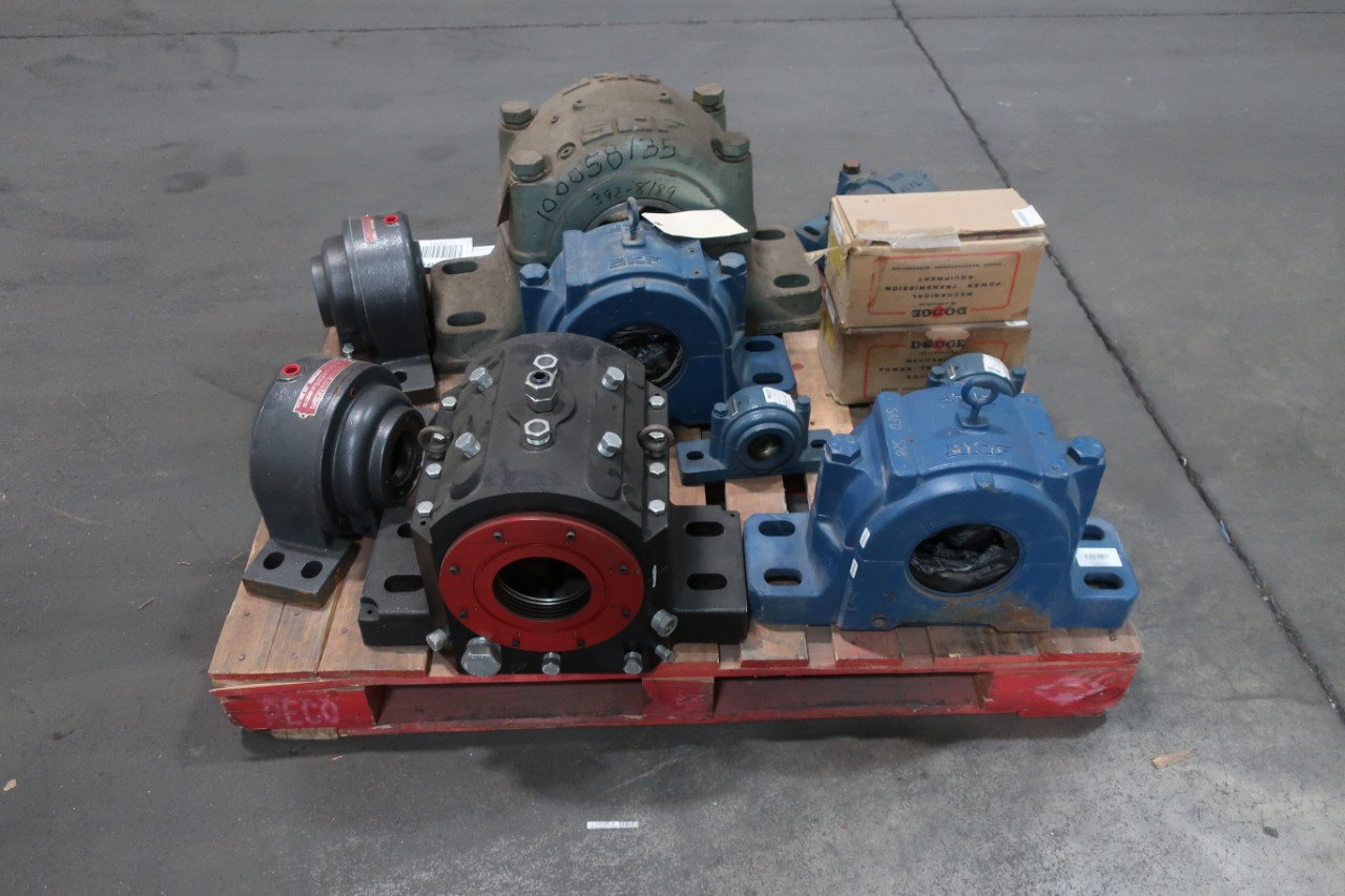 PALLET OF ASSORTED PILLOW BLOCK SPLIT CASE HOUSINGS AND BEARINGS