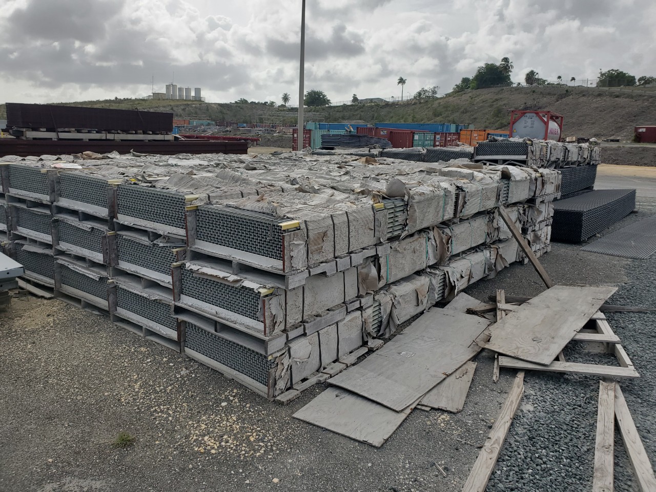 9 BUNDLES OF DURAGRID FIBERGLASS GRATING 20FT X 3FT (15 GRATINGS PER ...