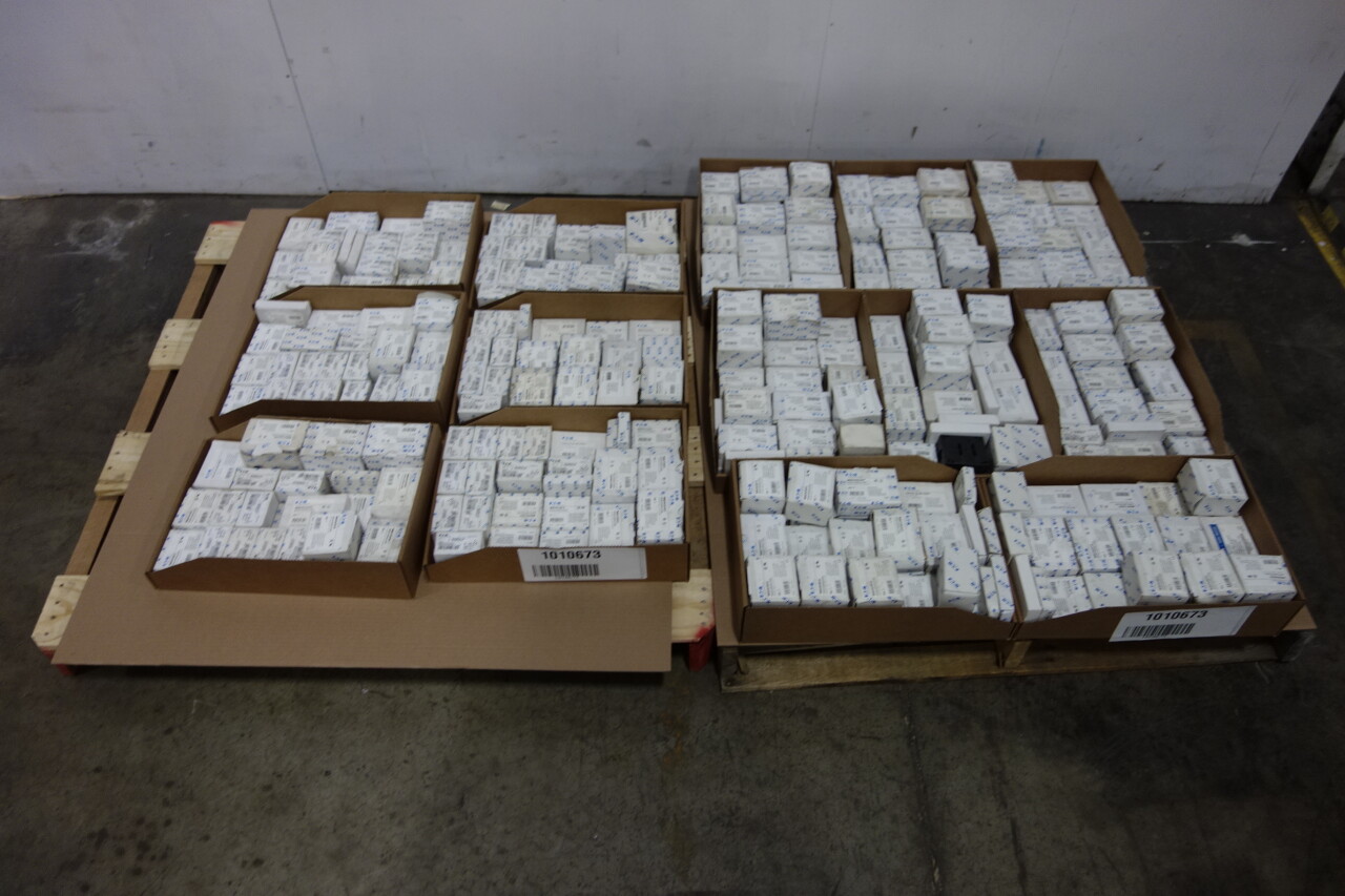 2 PALLETS OF ASSORTED EATON CIRCUIT BREAKERS