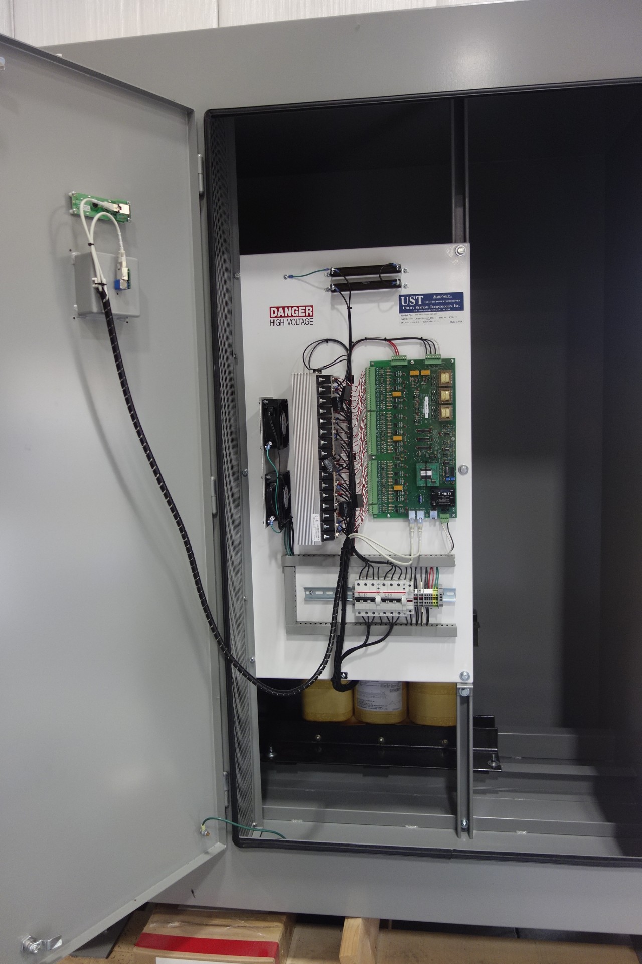 SURE-VOLT ELECTRONIC POWER CONDITIONER REGULATOR WITH ASSORTED COMPONENTS
