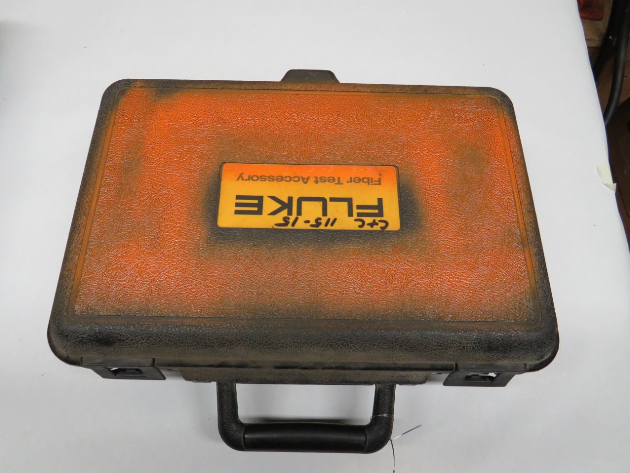 FLUKE FIBER TEST ACCESSORY, W/ FLUKE FOS 850/1300 FIBER OPTIC SOURCE ...