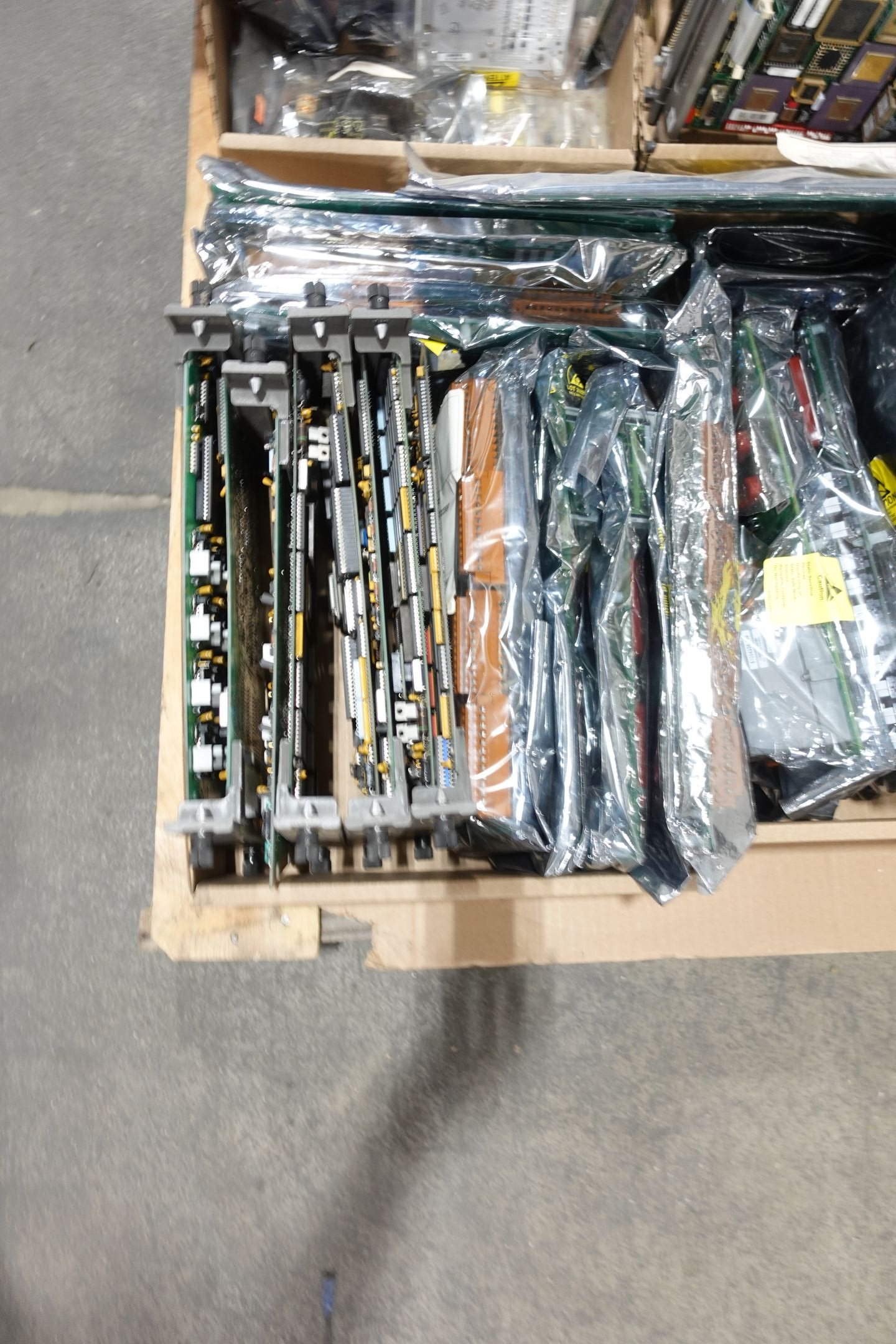 4 PALLETS OF ASSORTED PCB CIRCUIT BOARDS For Sale | Aucto