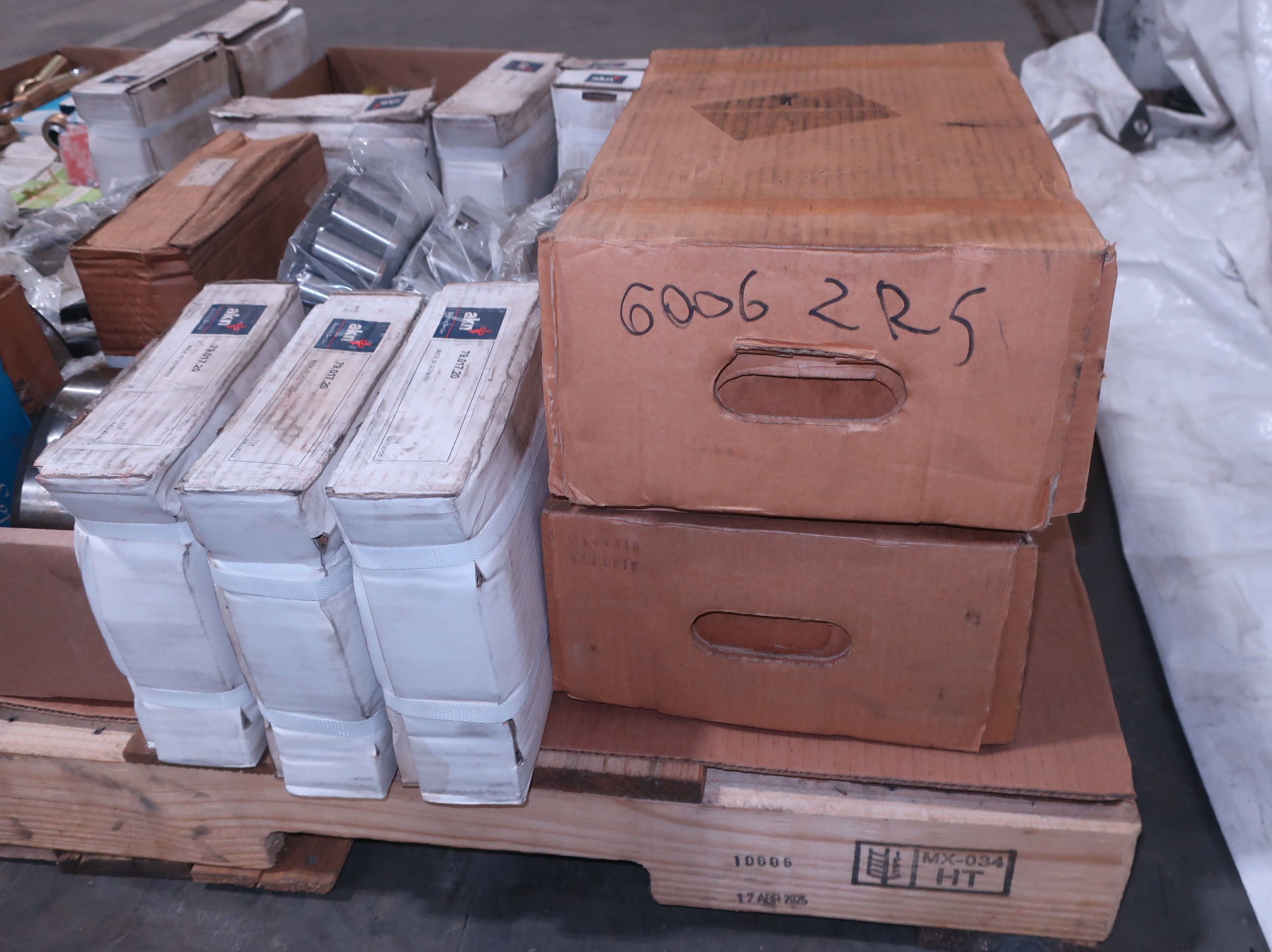 SKU 1726914 - PALLET OF ASSORTED BEARINGS, TIMKEN, AKN, CBF, NTN, NSK ...
