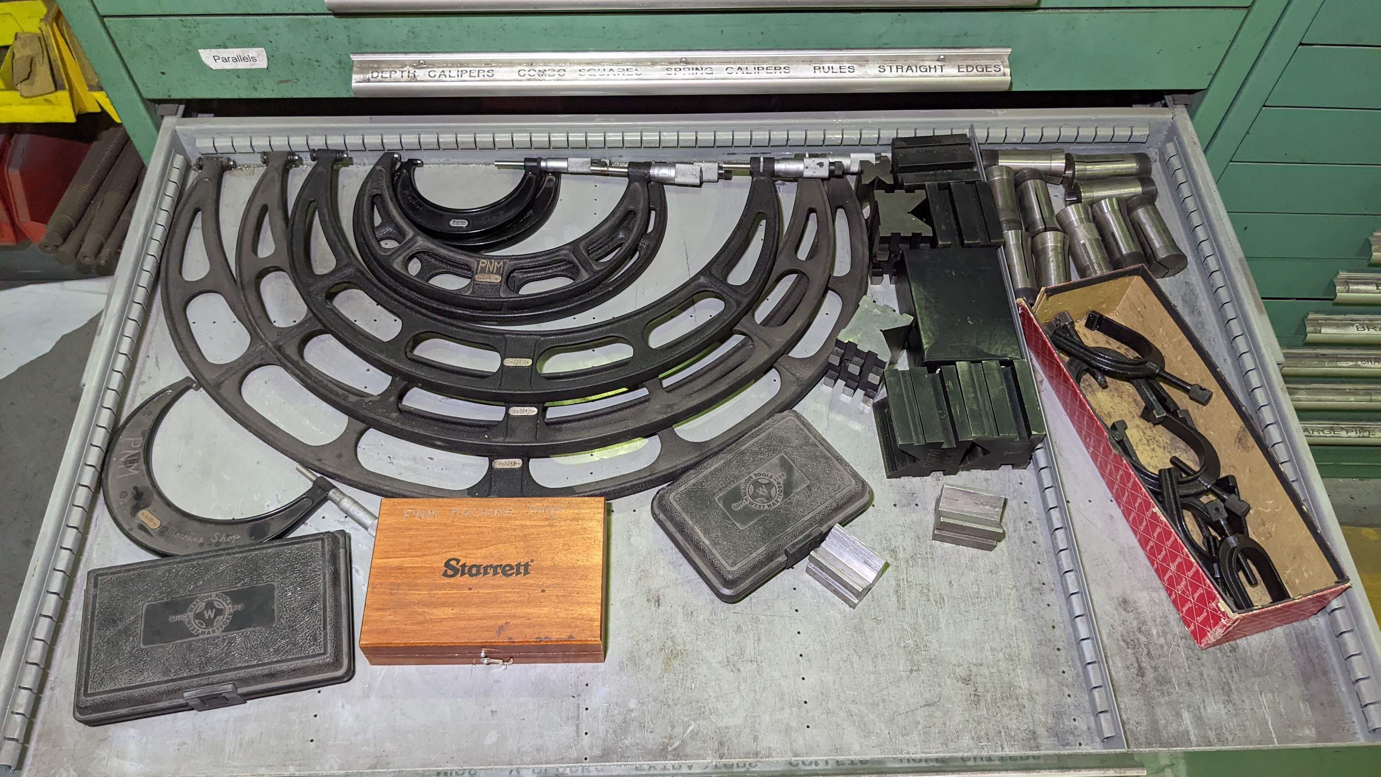 RACK ENGINEERING COMPANY 8 DRAWER TOOL CHEST WITH CONTENTS