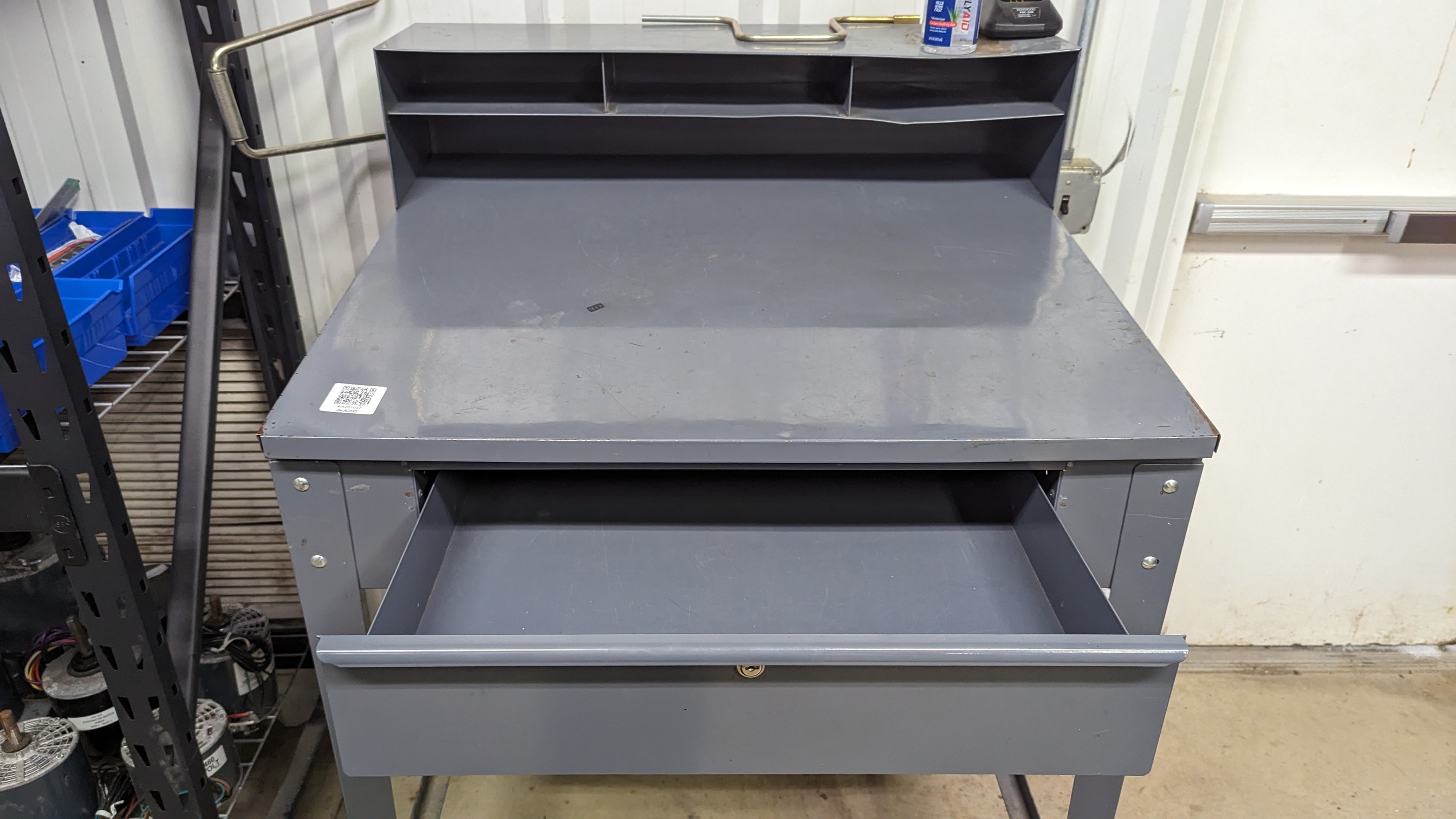 SHIPPERS METAL DESK For Sale | Aucto