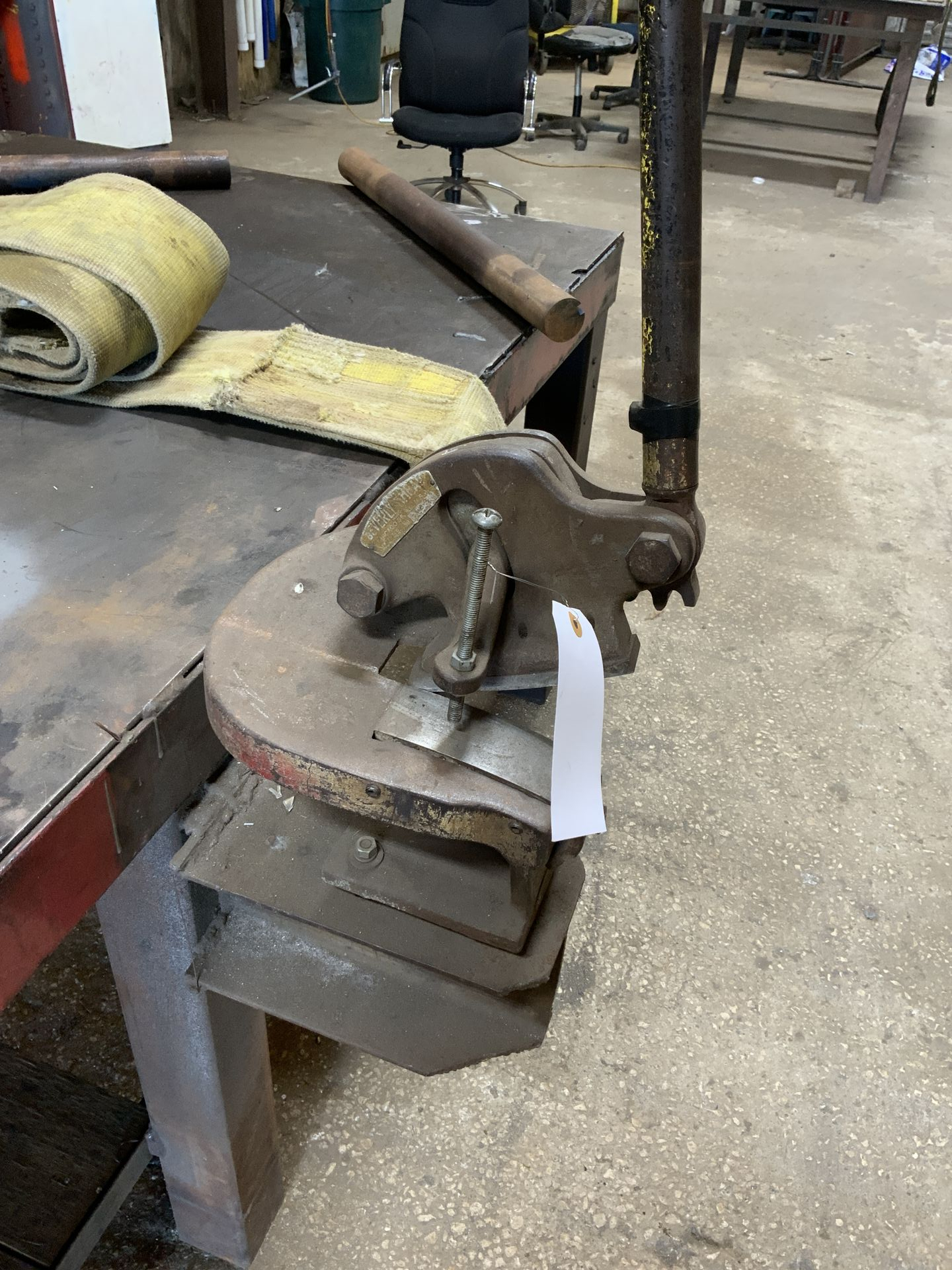 STEEL TABLE WITH MANUAL SHEAR