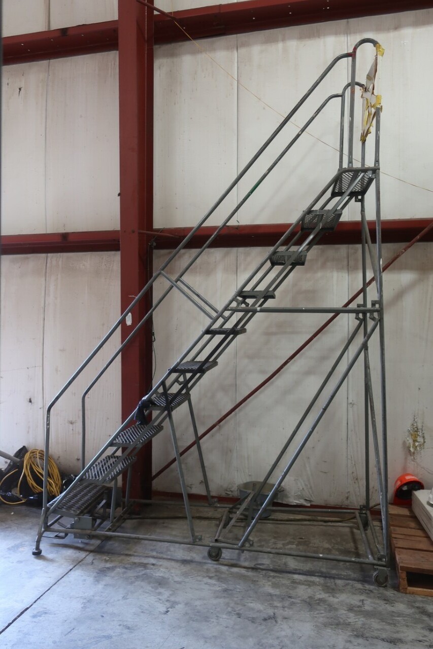 ROLLING WAREHOUSE LADDER