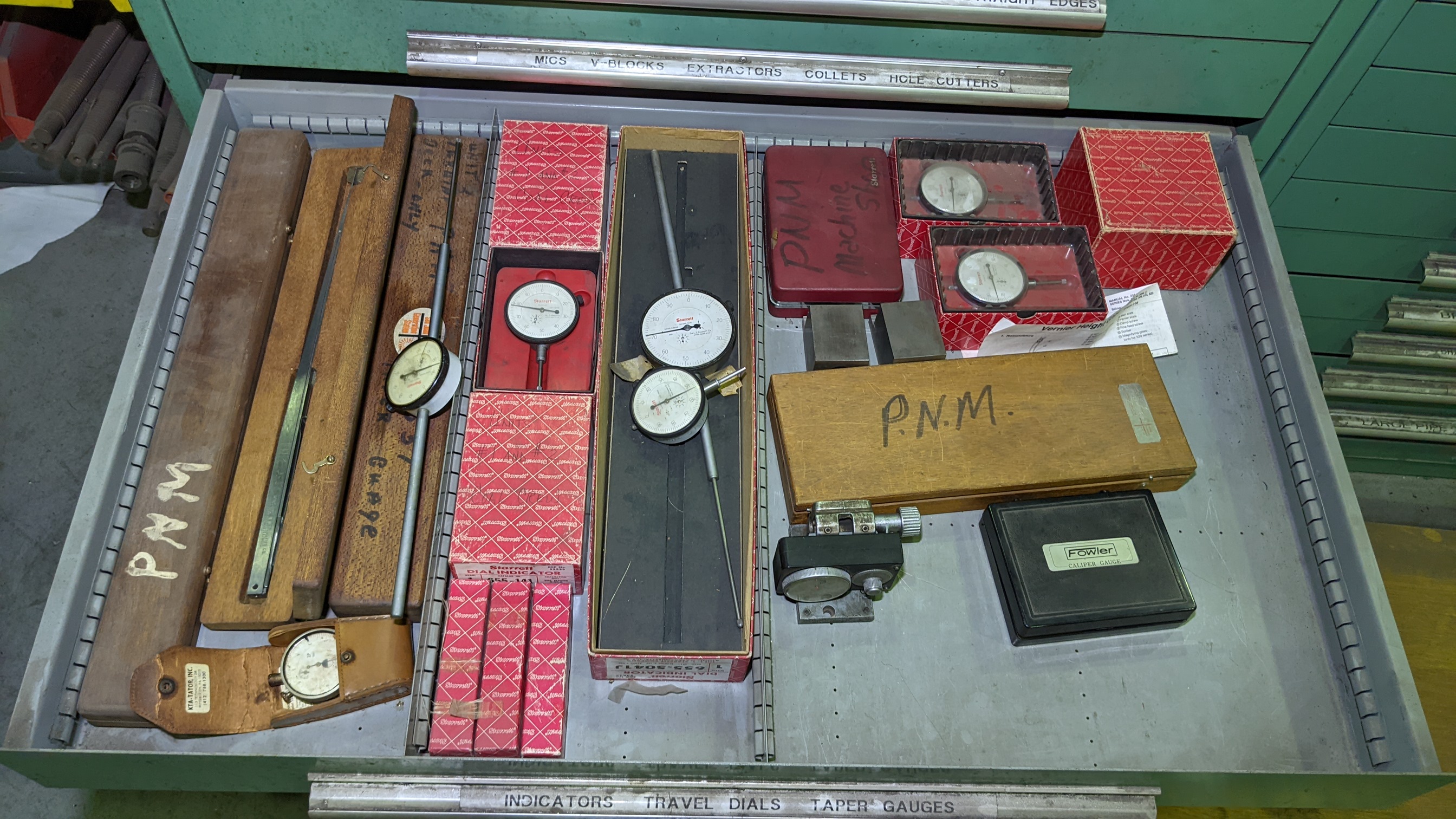 RACK ENGINEERING COMPANY 8 DRAWER TOOL CHEST WITH CONTENTS