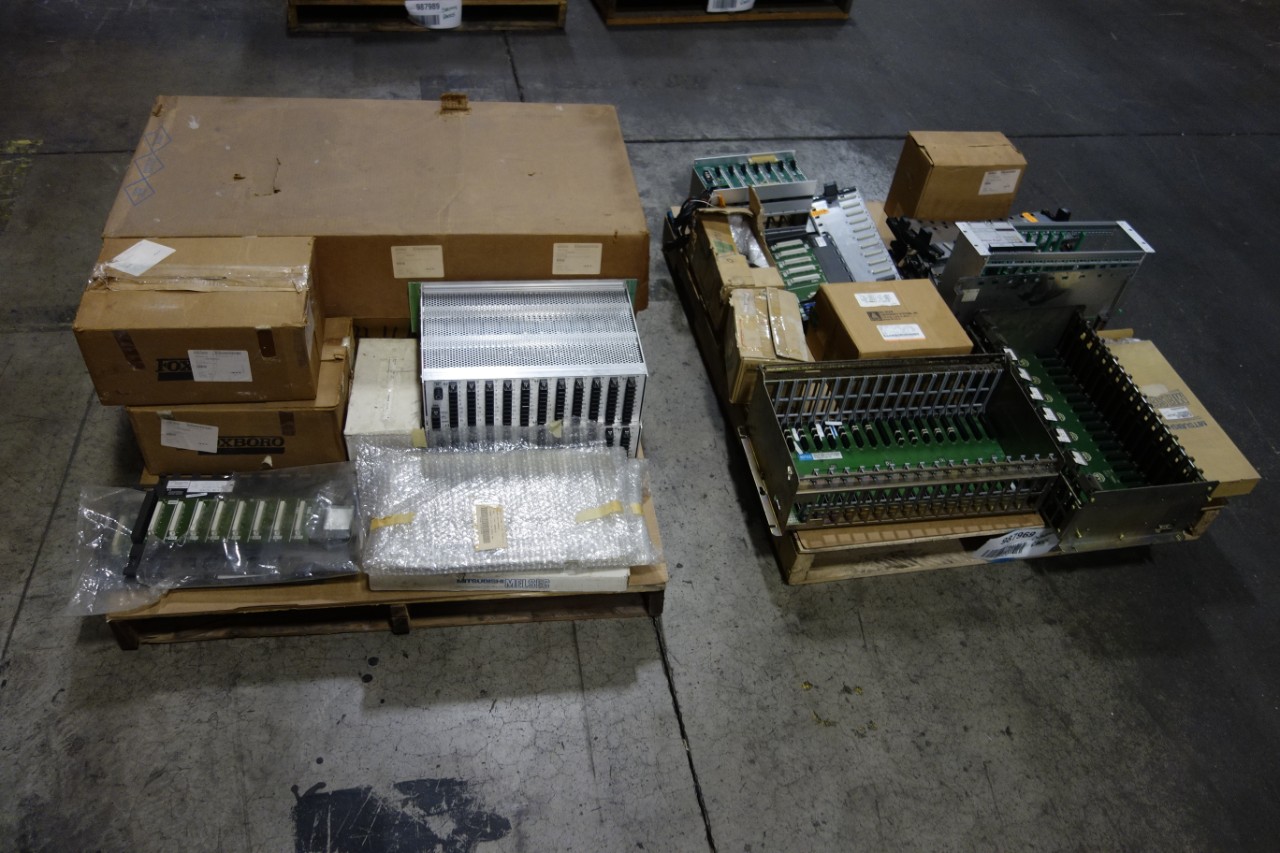2 PALLETS OF ASSORTED CHASSIS RACKS For Sale | Aucto
