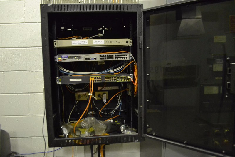 NETWORKING CABINET WITH HP PROCURVE SWITCH 224M, CISCO CATALYST 2960G ...