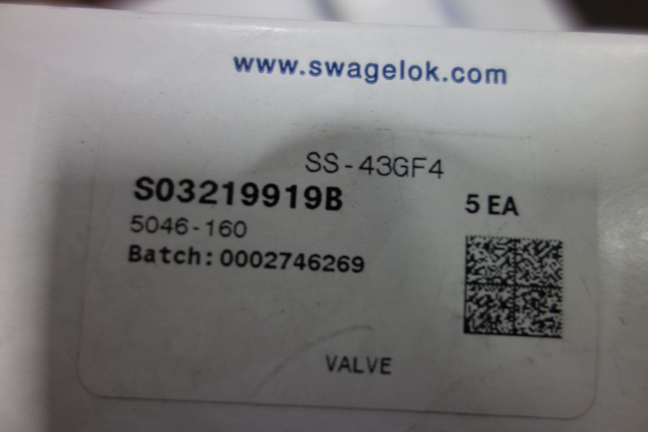 2 TOTES OF SWAGELOK BOXES OF 5 MANUAL STAINLESS THREADED 1/4IN NPT BALL ...