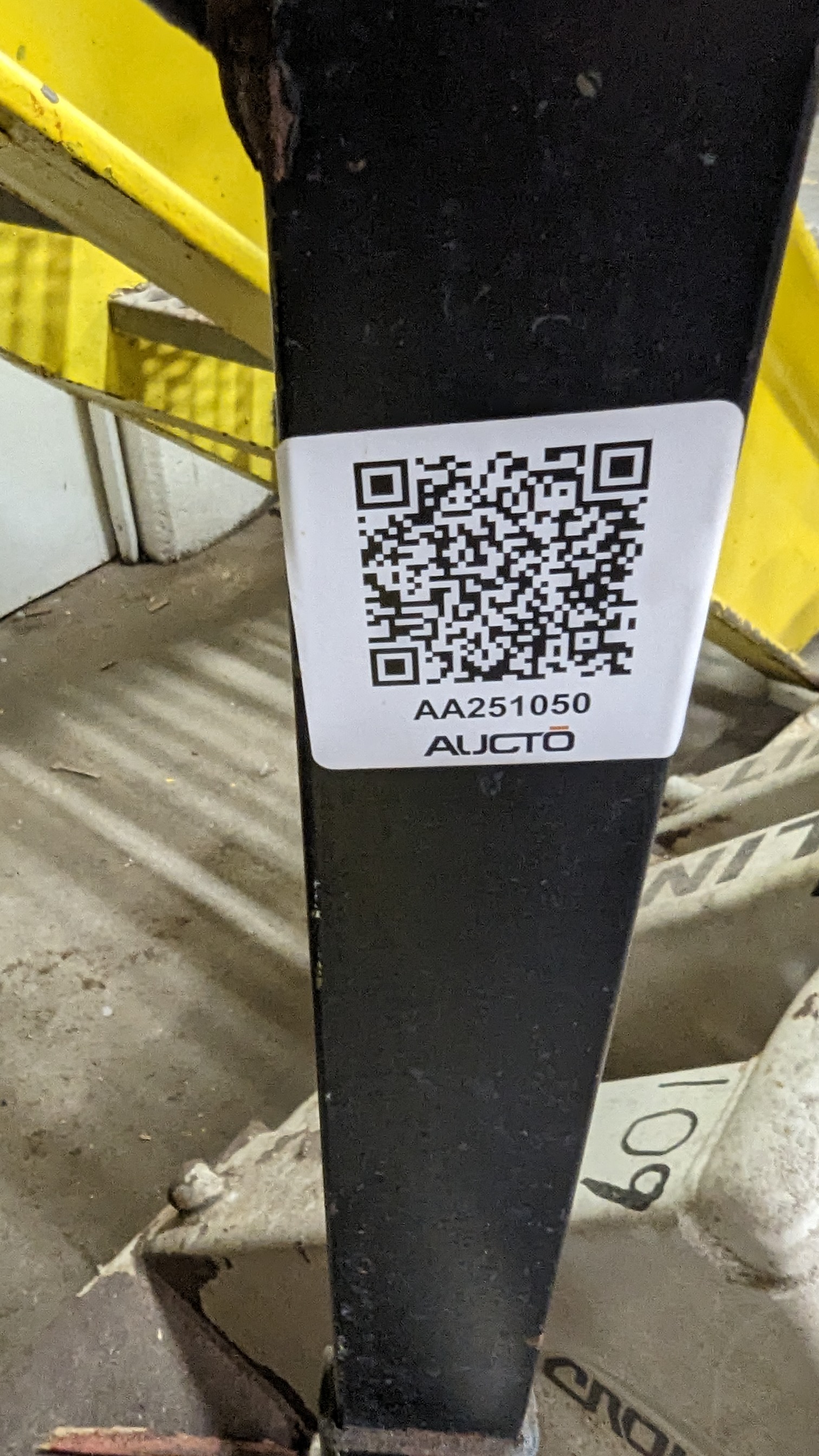 CROWN PTH50 5000 LB PALLET JACK