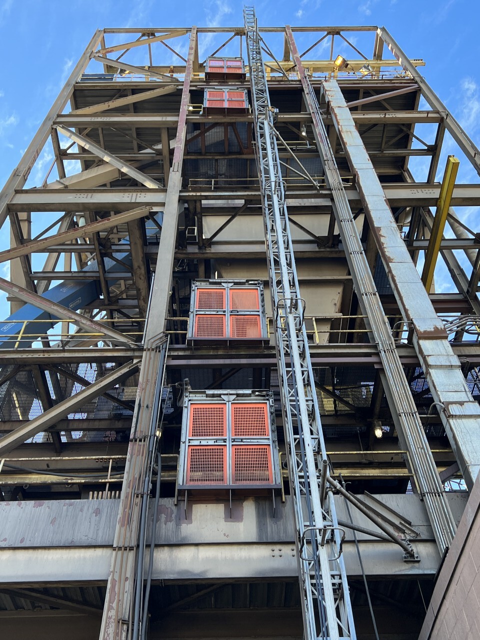 Alimak Scando 450 DOL SP construction hoist 4400lb