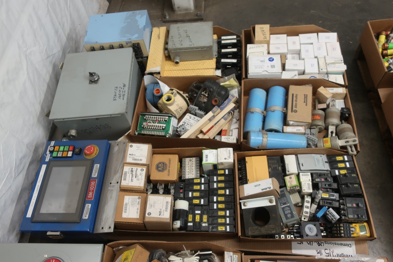4 PALLETS OF ASSORTED ELECTRICAL COMPONENTS AND HARDWARE For Sale | Aucto