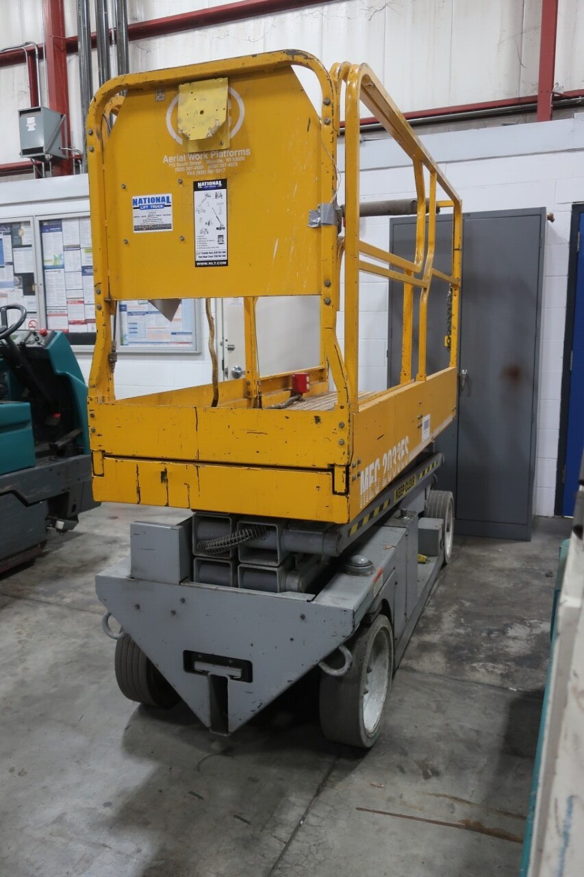 MEC 2033ES AERIAL WORK PLATFORM For Sale | Aucto