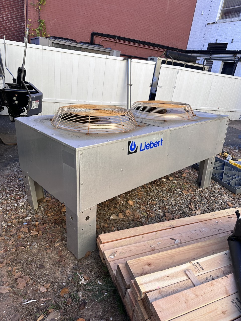 LIEBERT CDF165LA DATA CENTER AC CONDENSER & LIEBERT VH125AUDAEI DATA ...