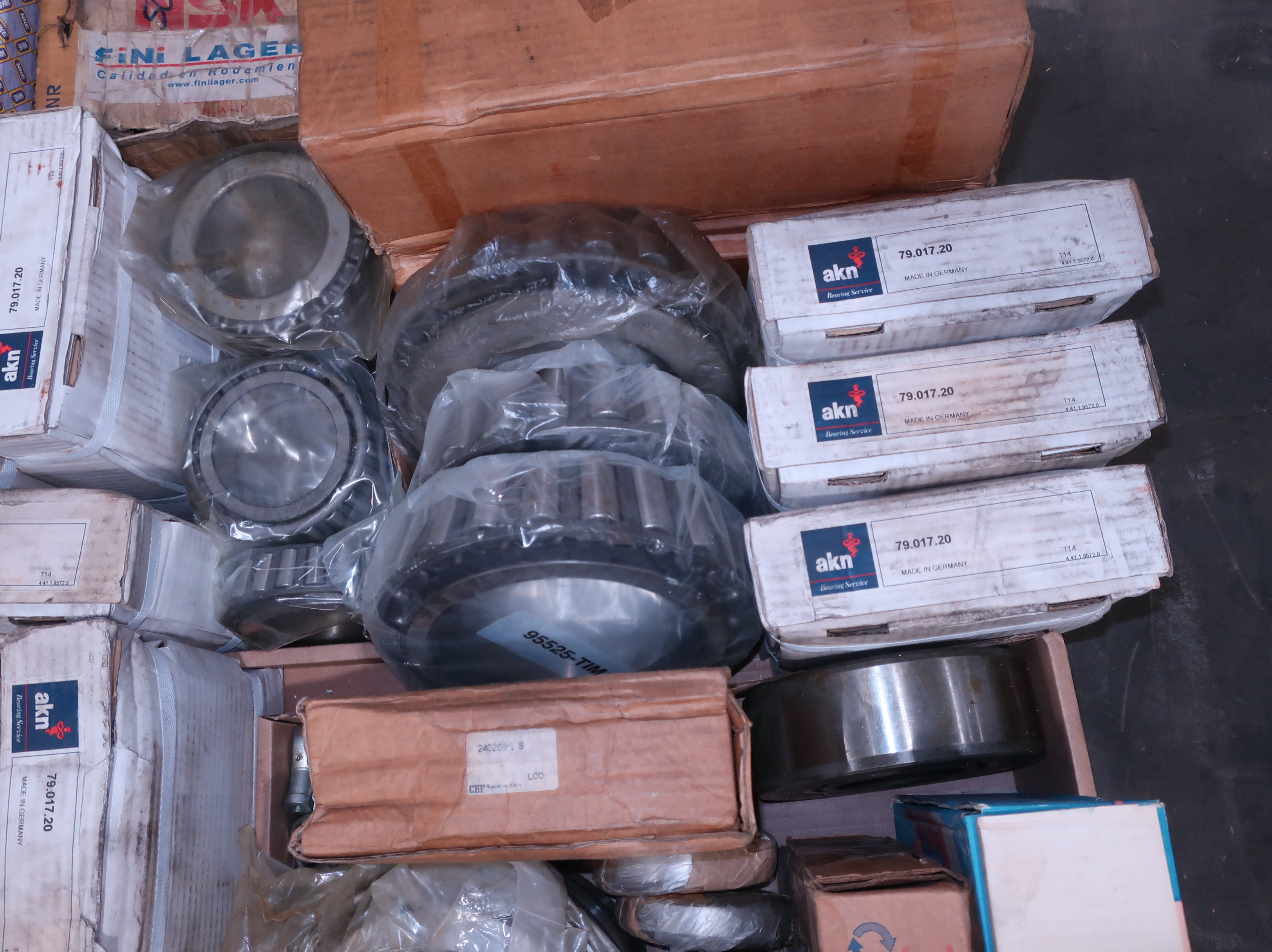 SKU 1726914 - PALLET OF ASSORTED BEARINGS, TIMKEN, AKN, CBF, NTN, NSK ...