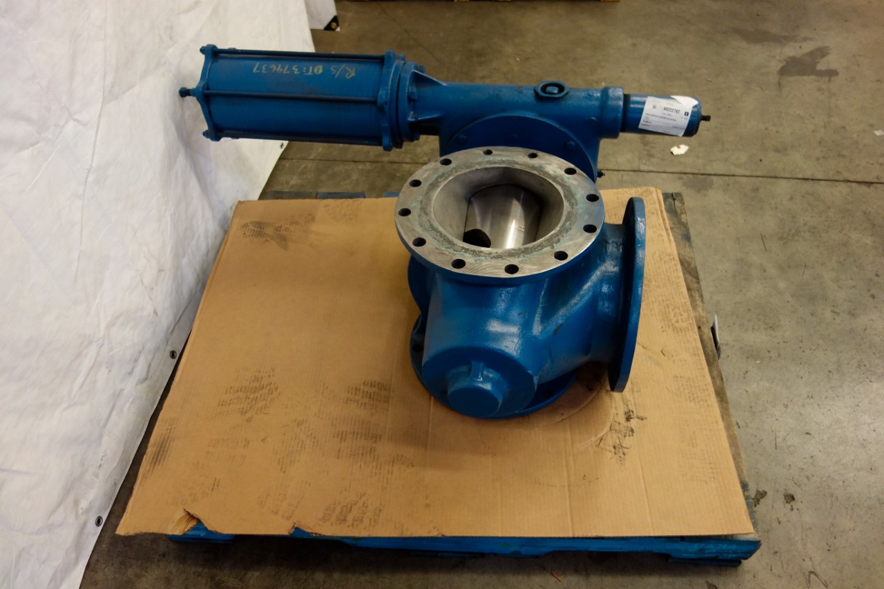 DEZURIK 3-WAY 10IN PLUG VALVE