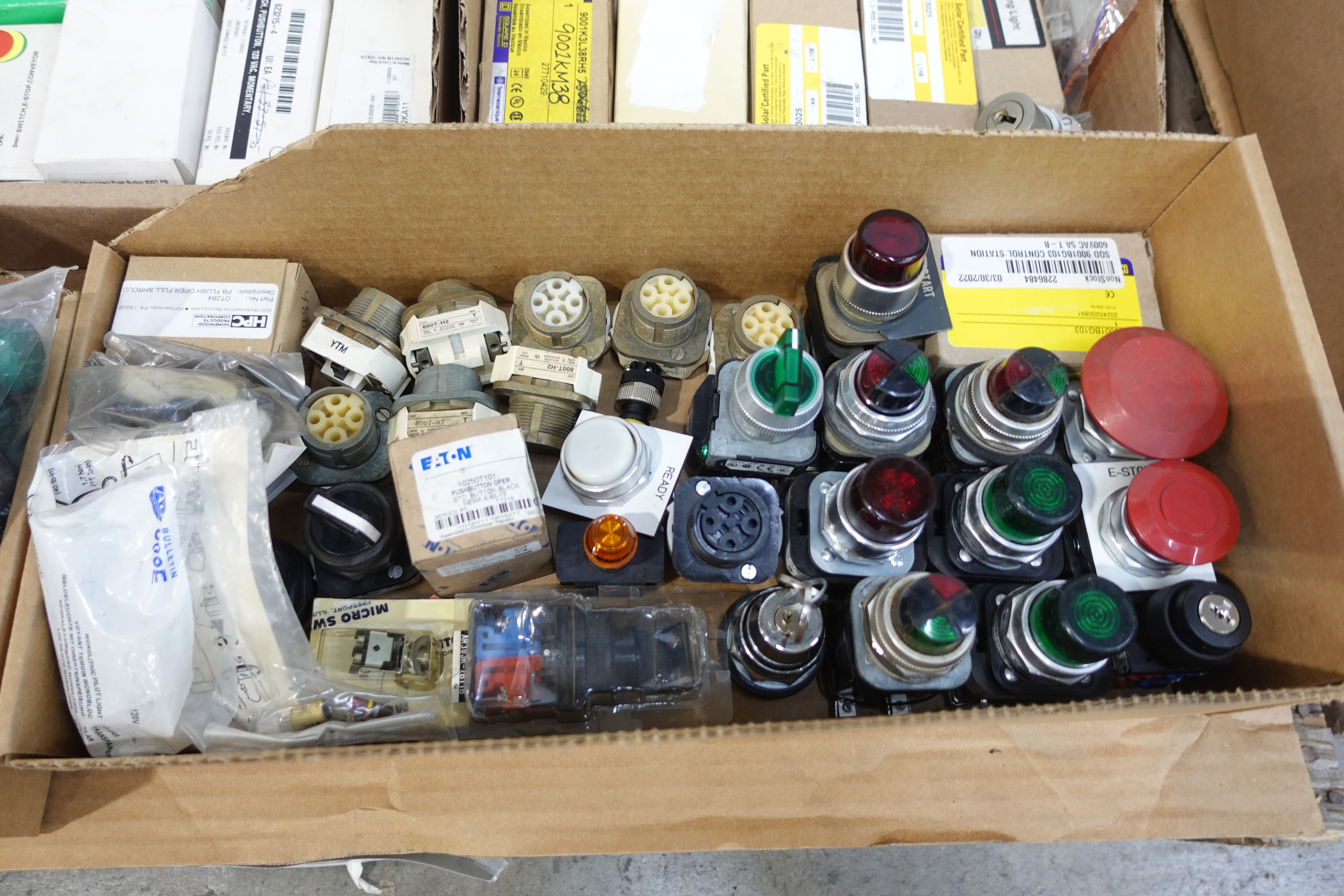 SKU 1724384 - PALLET OF PUSH BUTTONS, PILOT LIGHTS AND SELECTOR ...