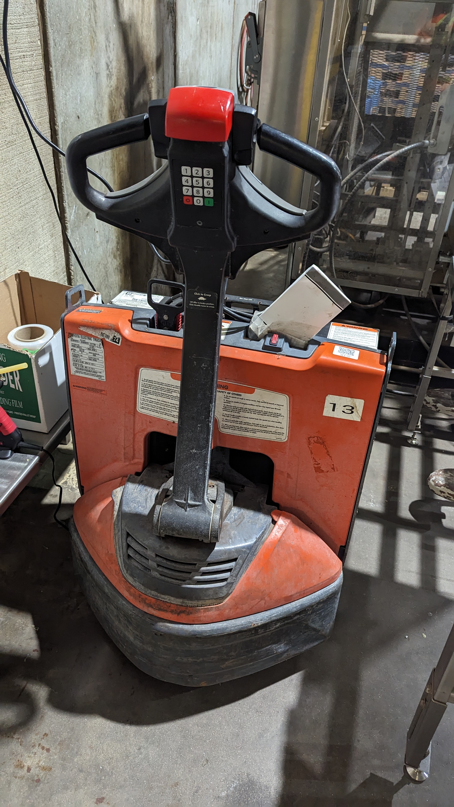 TOYOTA 8HBW23 24V ELECTRIC PALLET JACK For Sale | Aucto