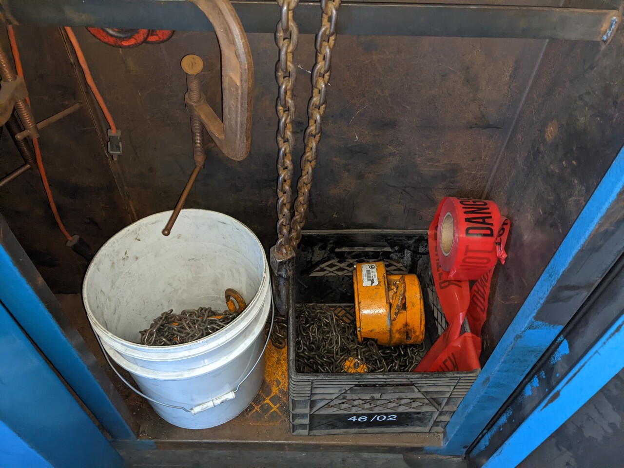 2 DOOR TOOL CABINET WITH CONTENTS, ASSORTED RIGGING EQUIPMENT, HOISTS ...