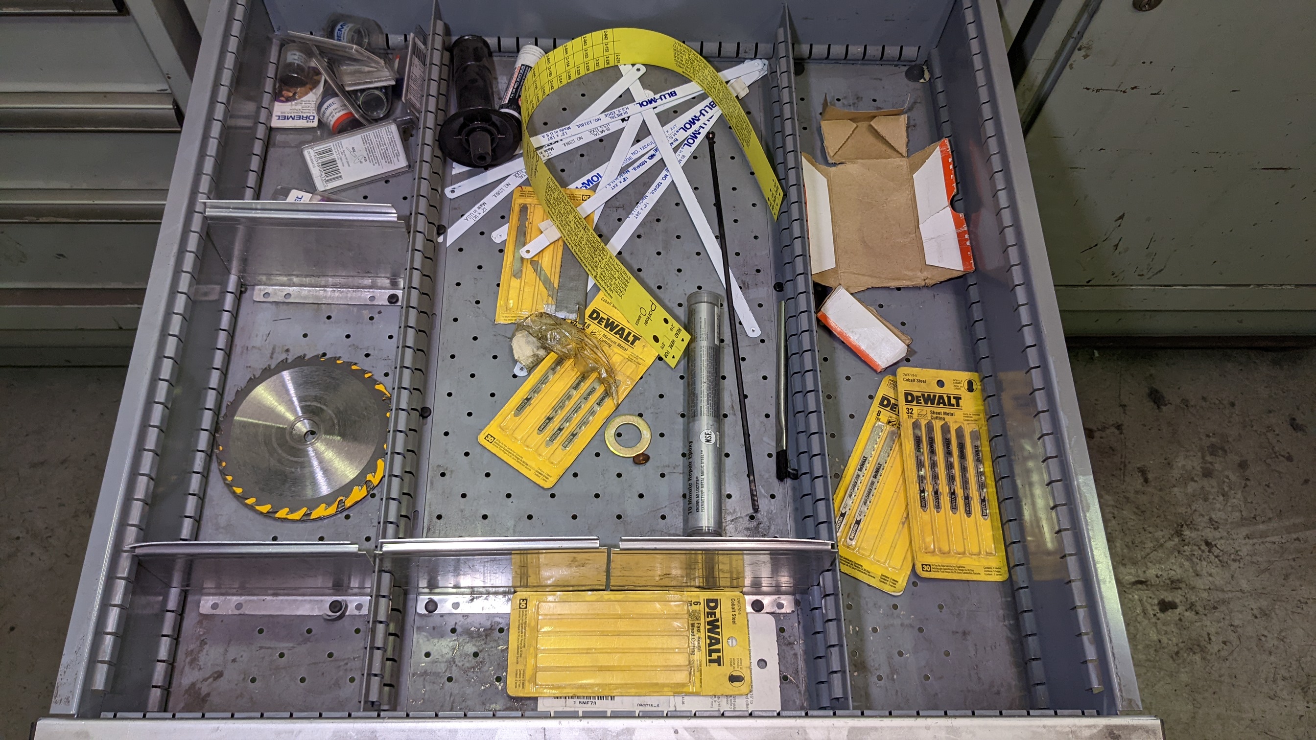 LISTA TOOL BOX WITH CONTENTS