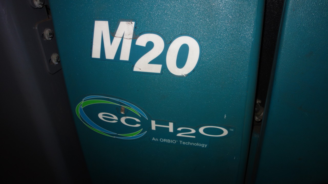 TENNANT M20 INDUSTRIAL RIDE-ON FLOOR SCRUBBER SWEEPER POWER-OPERATED LP ...