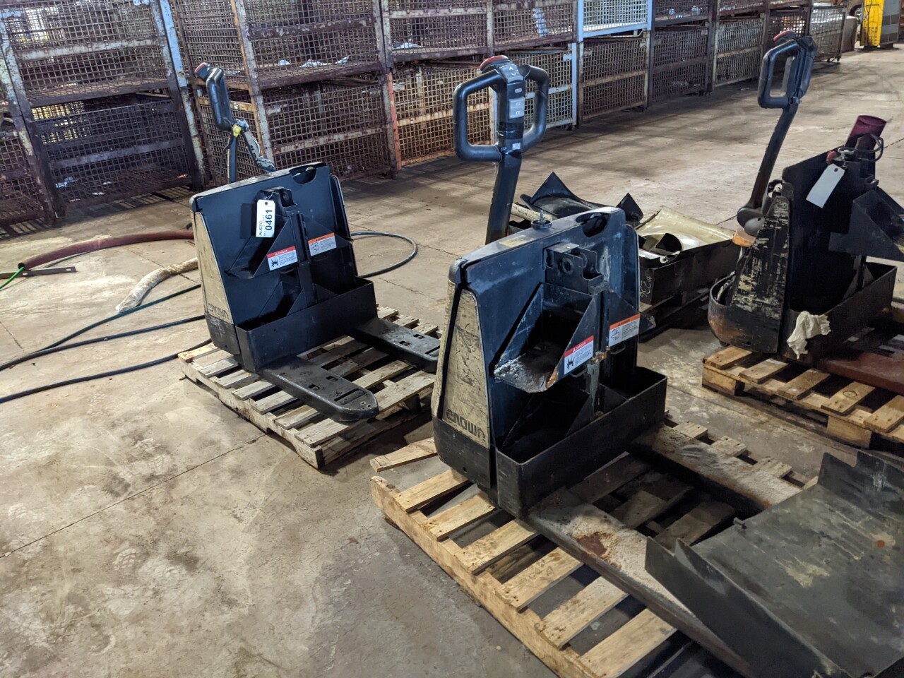LOT OF 2 CROWN WP 2000 4500LB 24V-DC ELECTRIC PALLET JACK (NEED REPAIRS ...