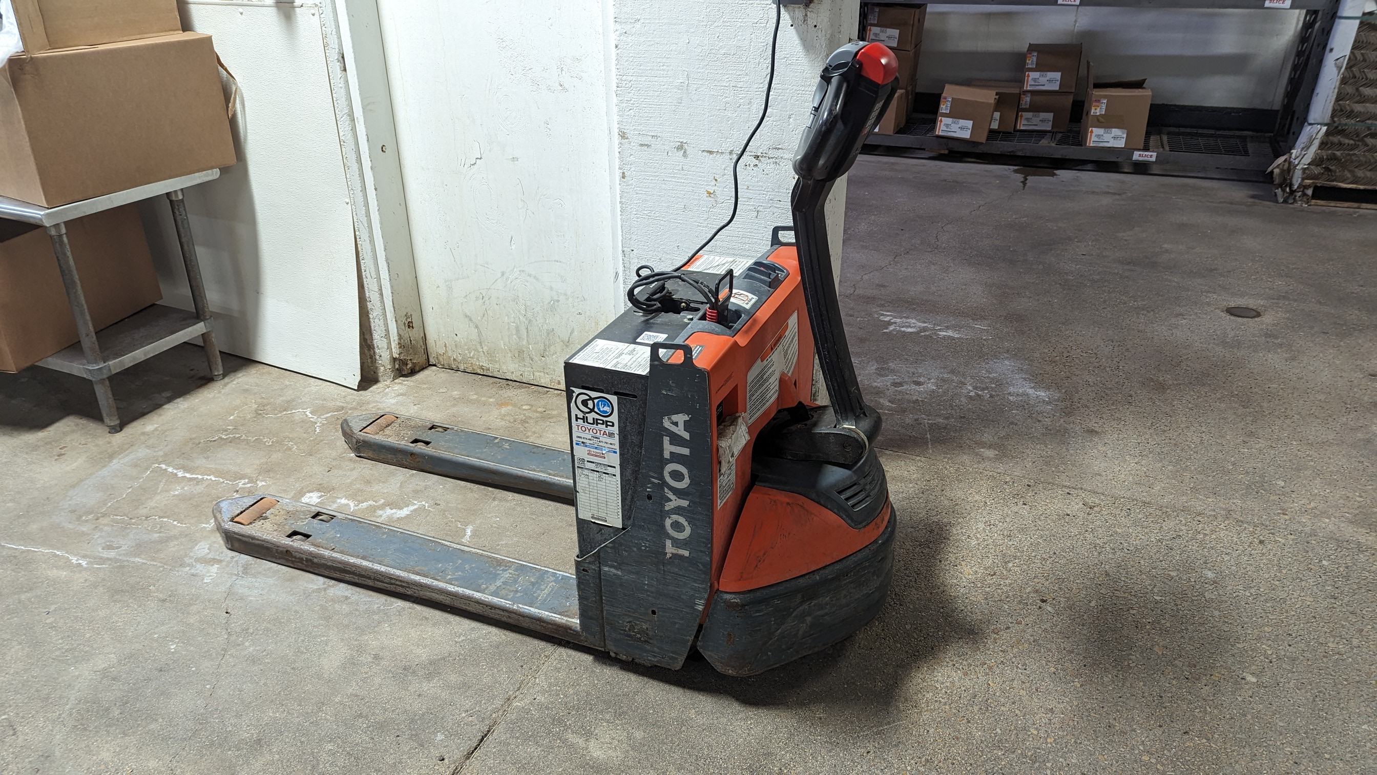 Toyota 8HBW23 24V Electric Pallet Jack