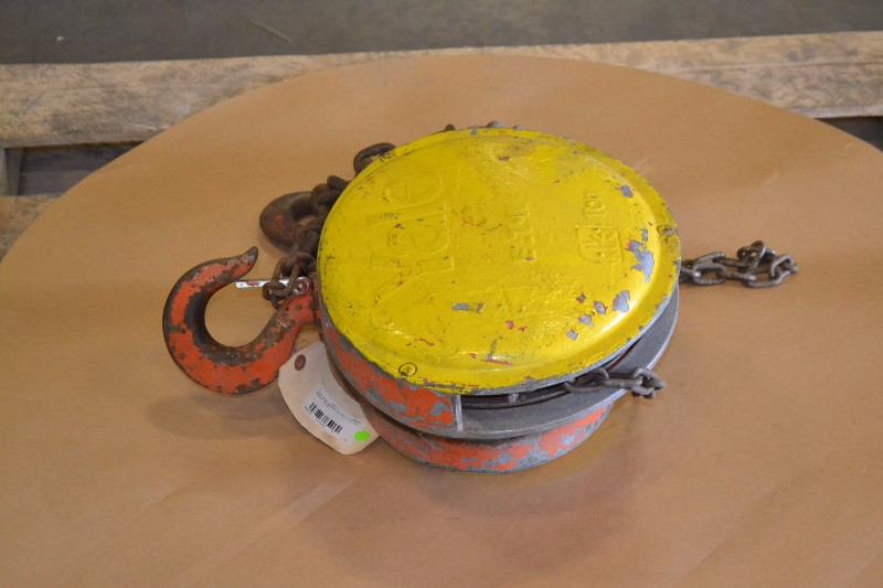 YALE SPUR GEARED BLOCK 1-1/2TON MANUAL HOIST For Sale | Aucto