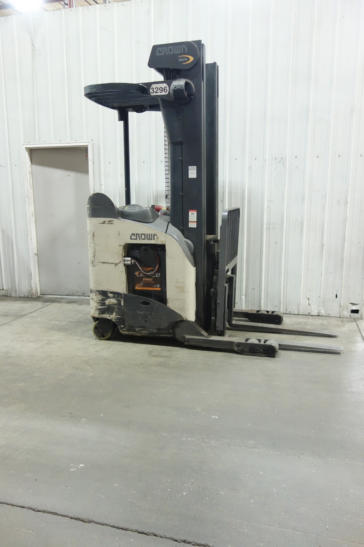 CROWN RR S200 SERIES STAND UP REACH TRUCK For Sale | Aucto