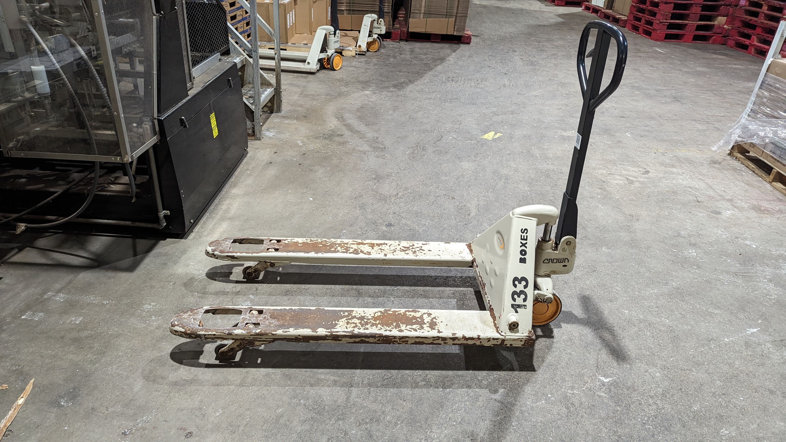 CROWN PTH50 5000 LB PALLET JACK