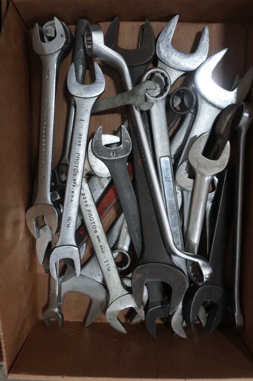 PALLET OF ASSORTED HAND TOOLS, PARTS AND ACCESSORIES For Sale | Aucto
