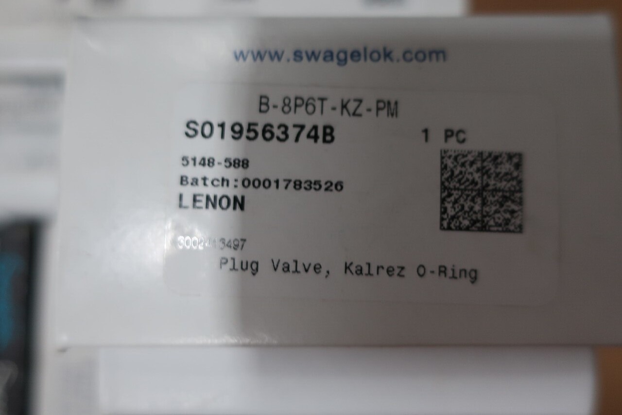 LOT OF ASSORTED SWAGELOK FITTINGS For Sale | Aucto