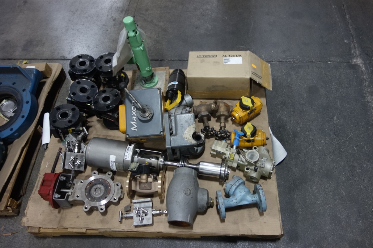 4 PALLETS OF ASSORTED VALVES AND VALVE ACCESSORIES For Sale | Aucto