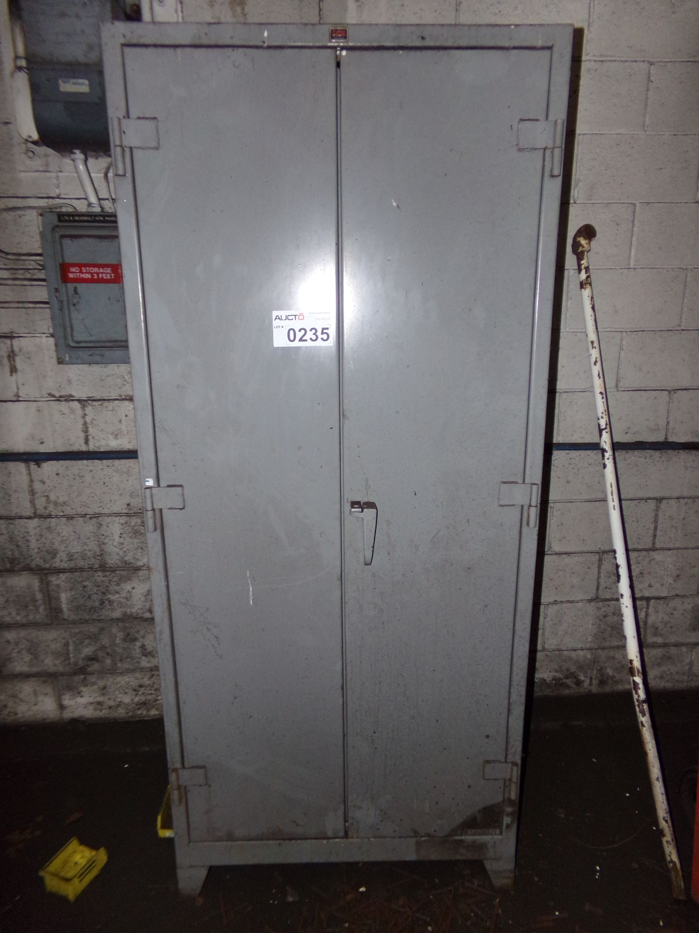 Lyon Metal Locker with Contents