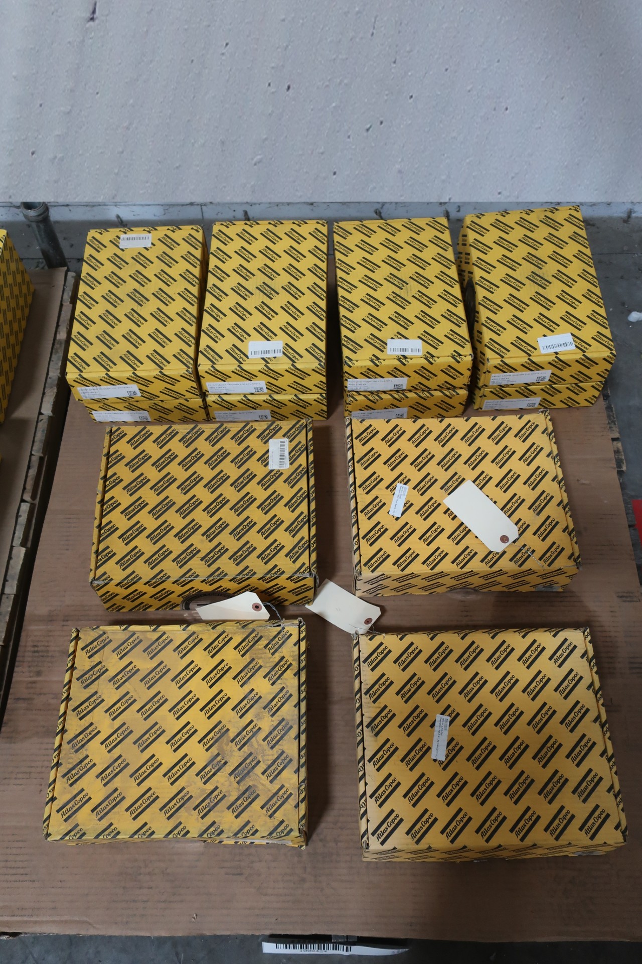 2 PALLETS OF ASSORTED ATLAS COPCO STACKLIGHTS AND CORDSETS