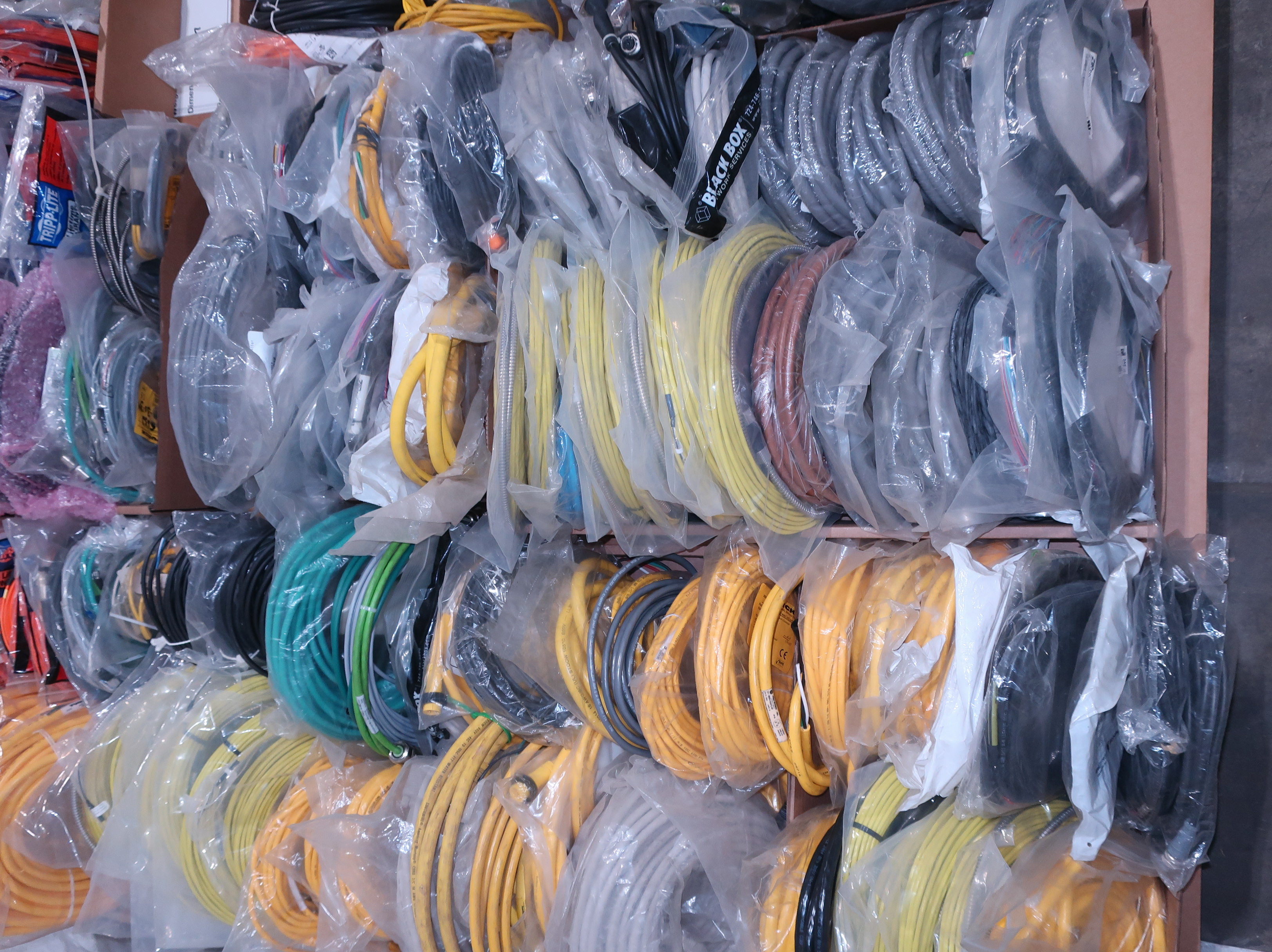 SKU 1726065 - 2 PALLETS OF ASSORTED CORDSET CABLES For Sale | Aucto