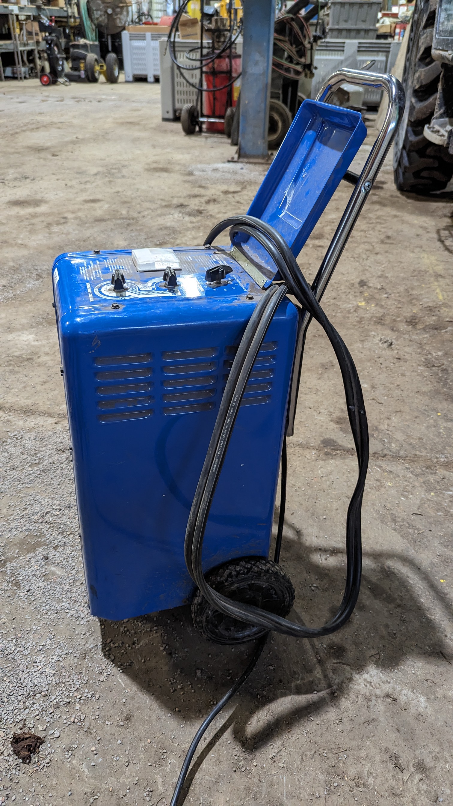 6002B HEAVY DUTY FLEET CHARGER For Sale | Aucto