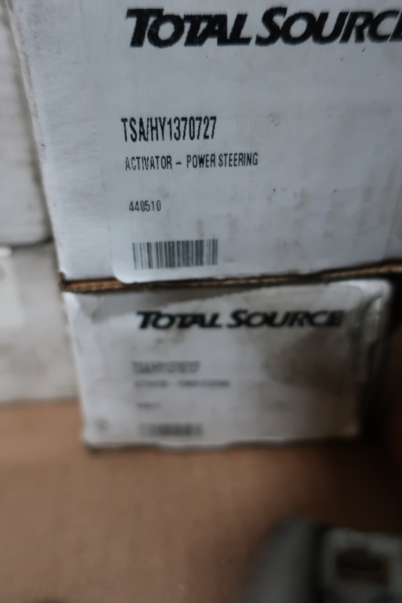 LOT OF ASSORTED FORKLIFT PARTS AND ACCESSORIES For Sale | Aucto