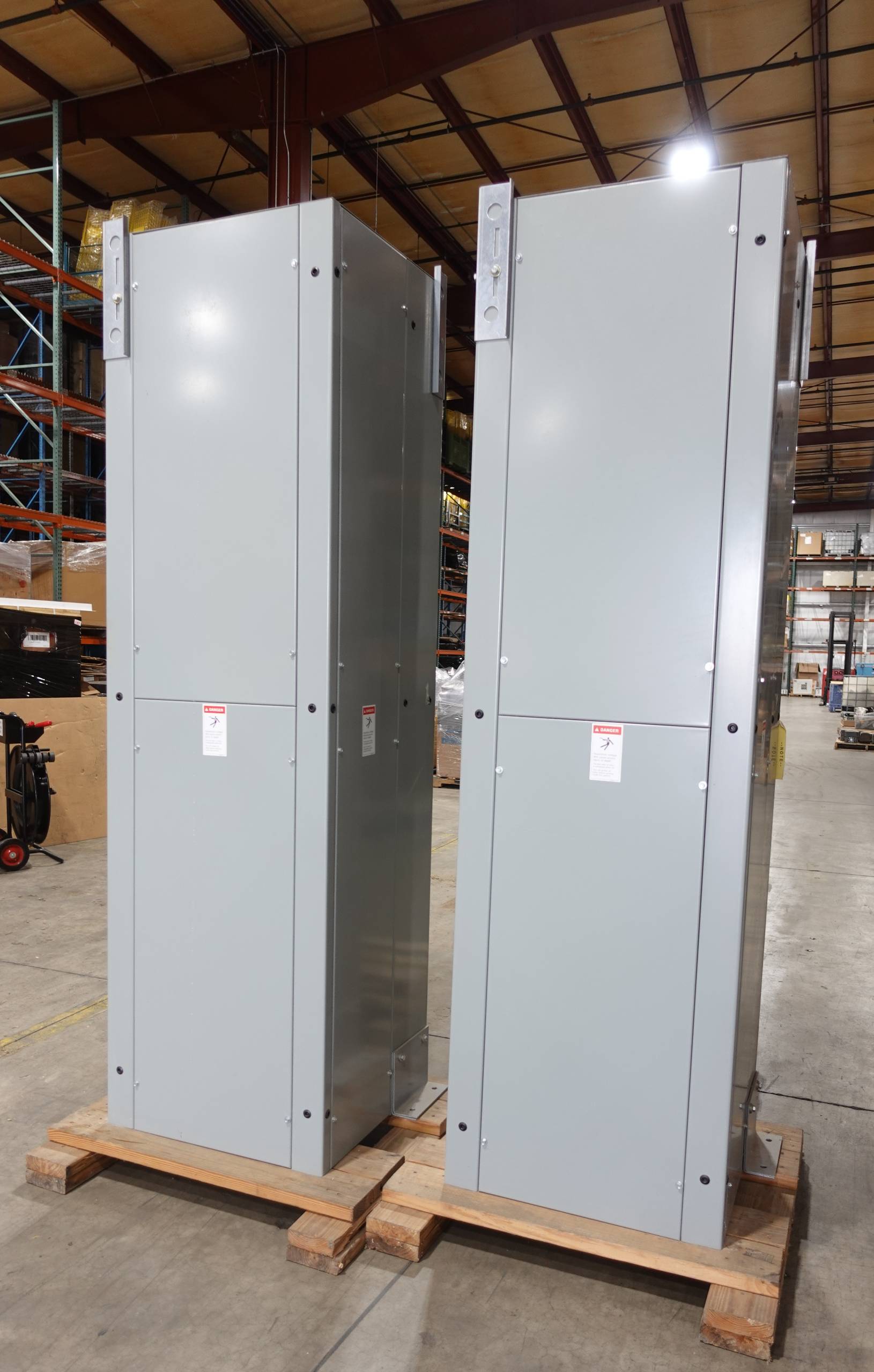 LOT OF 2 EATON POW-R-LINE SWITCHBOARDS, 208Y/120V, 3 PH, 4 W For Sale ...