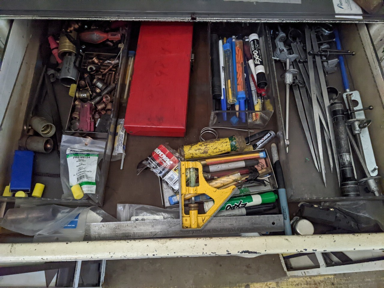 6 DRAWER TOOL CABINET LOCKER WITH CONTENTS, ASSORTED TOOLS, DRILL BITS ...