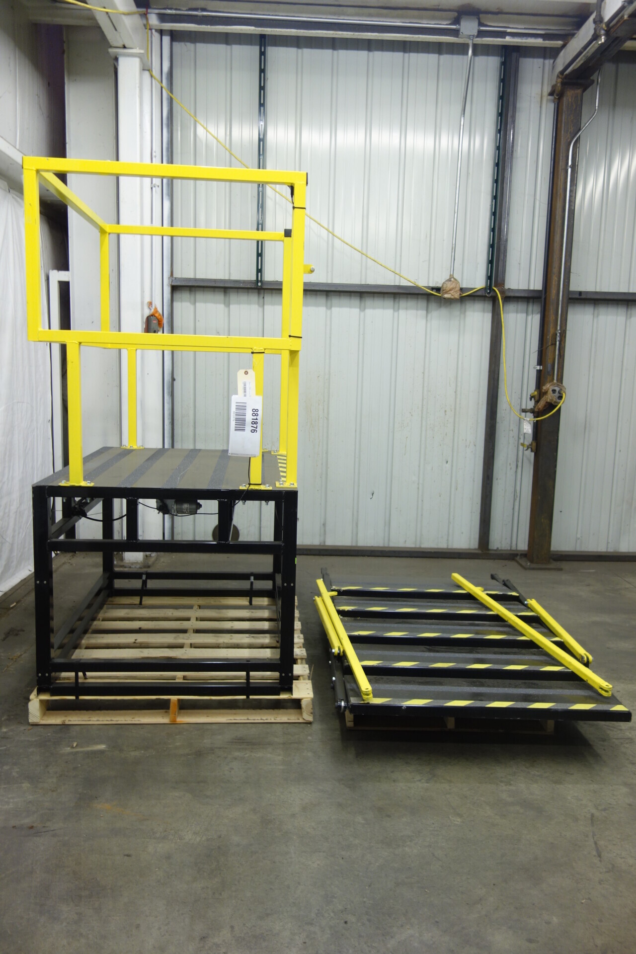 DMT LEVELIZER PERSONNEL PLATFORM WITH ARTICULATING STAIRS