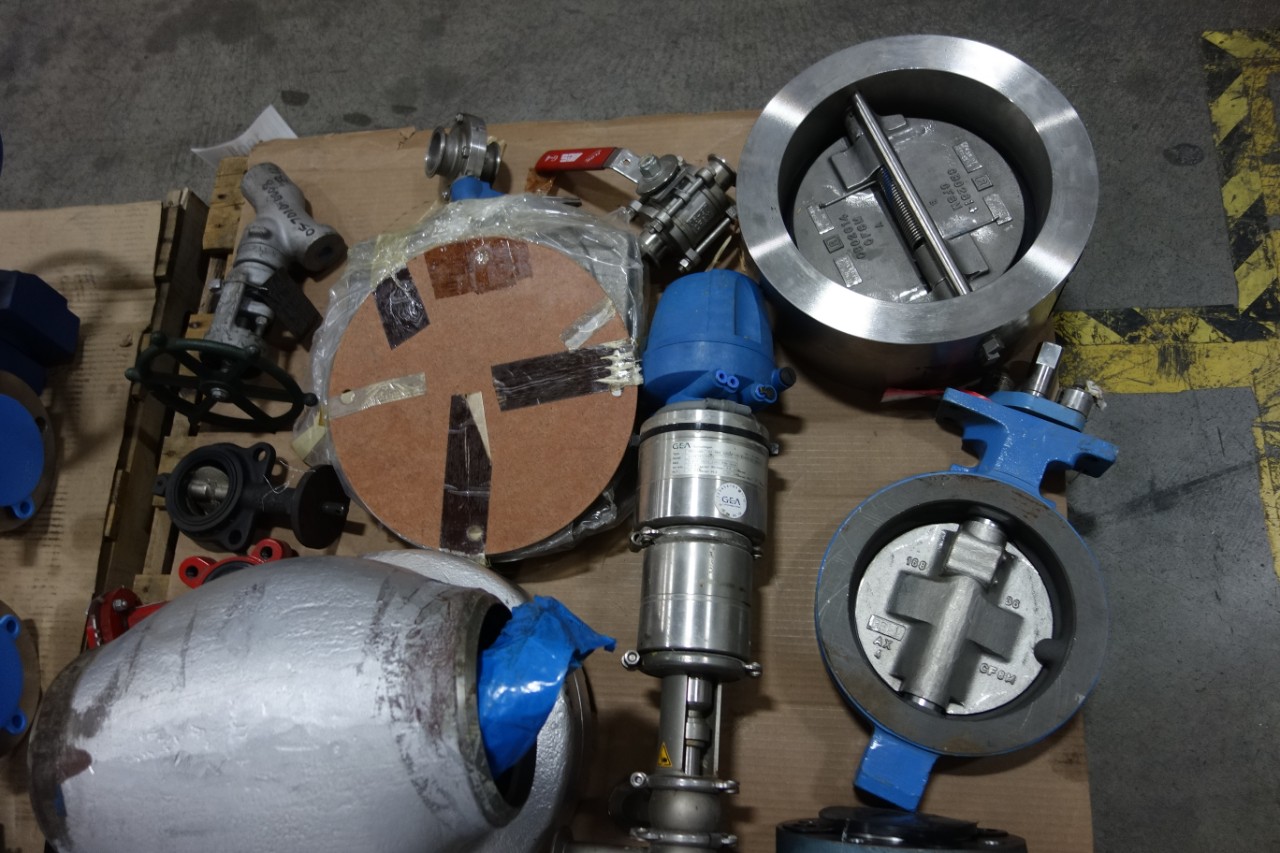 2 PALLETS OF ASSORTED VALVES AND VALVE ACCESSORIES