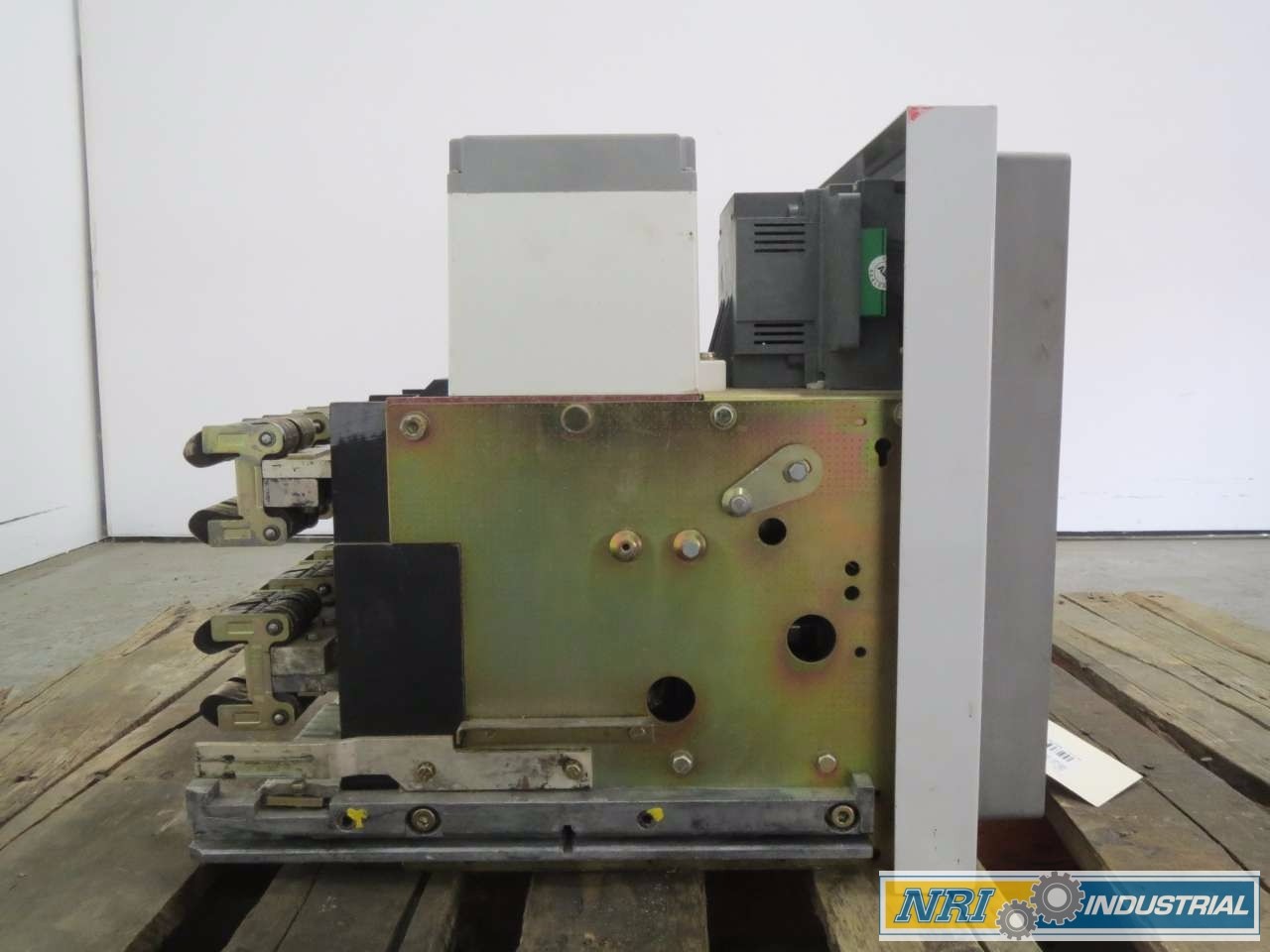 ABB F1H SACE F1 CIRCUIT BREAKER SWITCHGEAR For Sale | Aucto