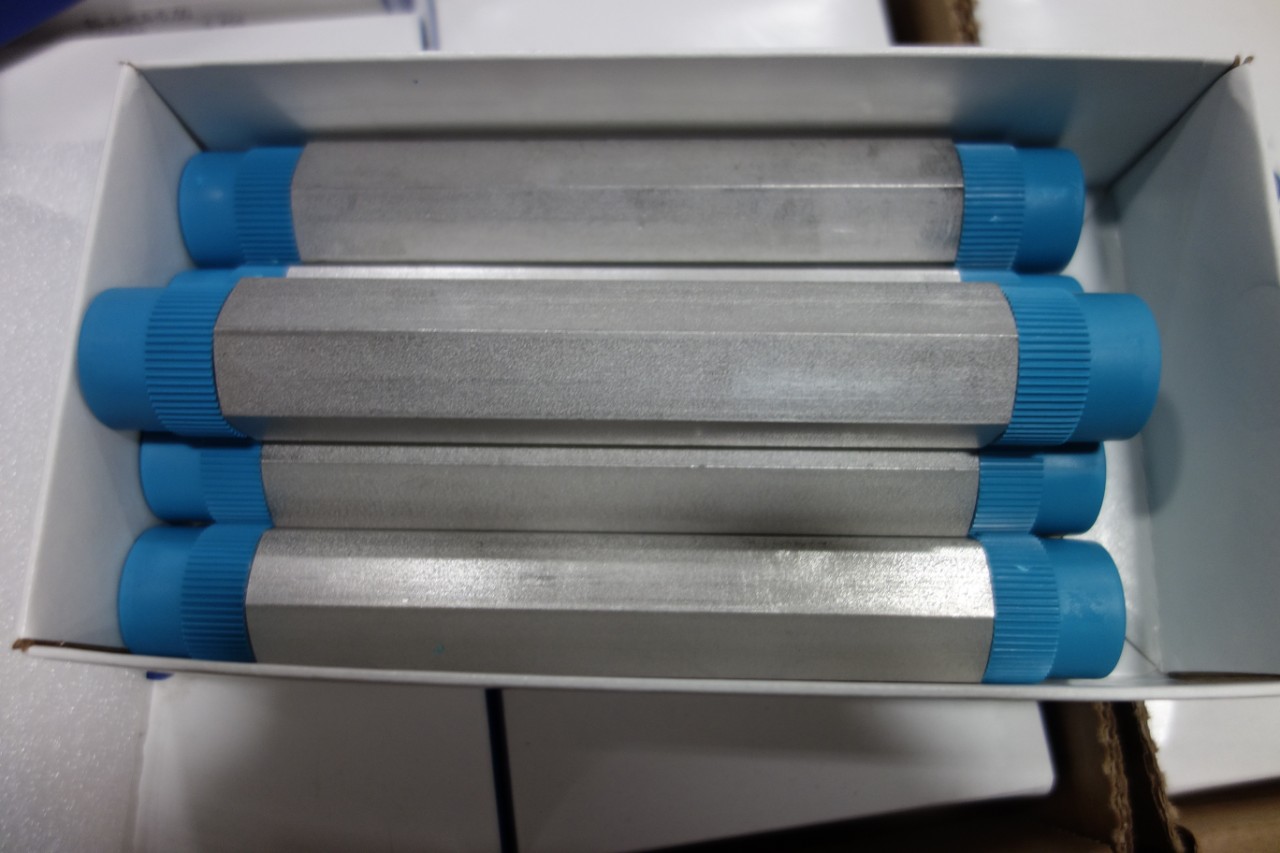 2 TOTES OF SWAGELOK BOXES OF 5 NIPPLE 1/2IN STAINLESS NPT PIPE FITTINGS ...